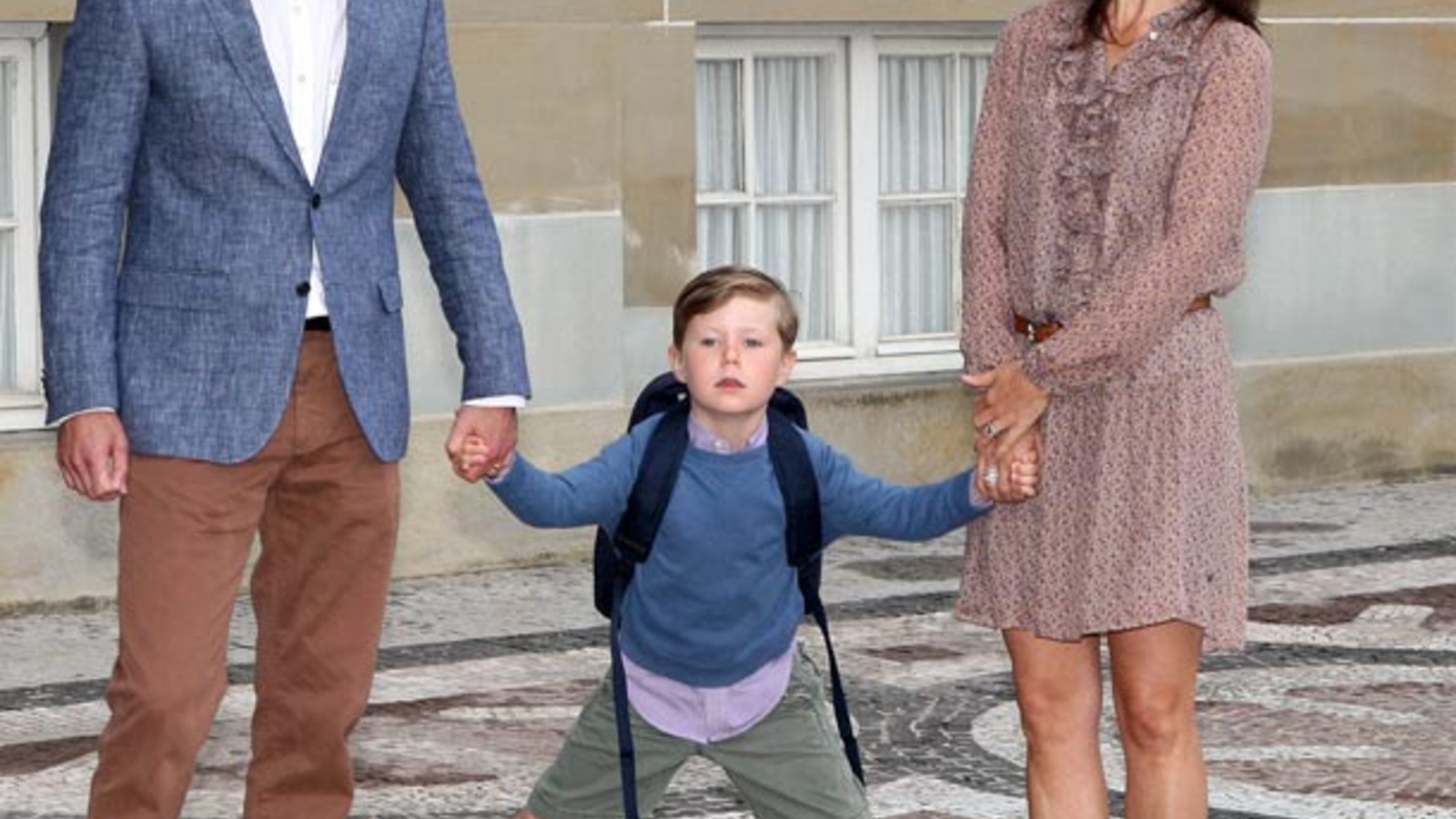 Prinz Christian von Dänemark: Cool am ersten Schultag FOTOS - oe24.at
