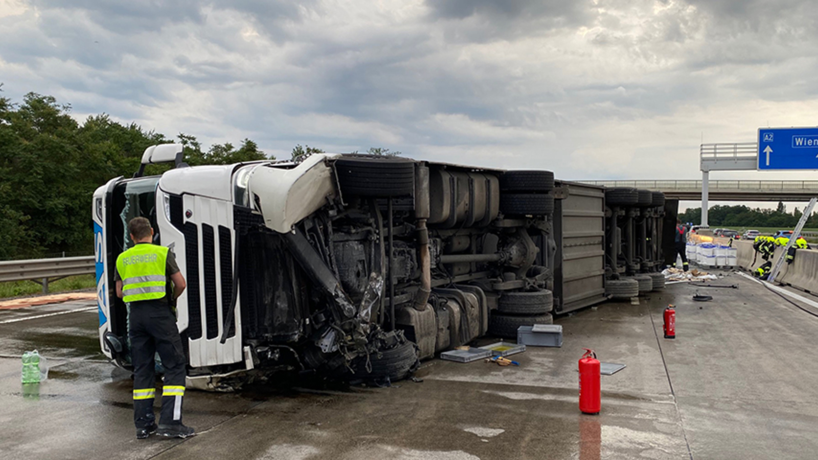 Stau-Chaos nach Lkw-Unfall auf der A2 - oe24.at