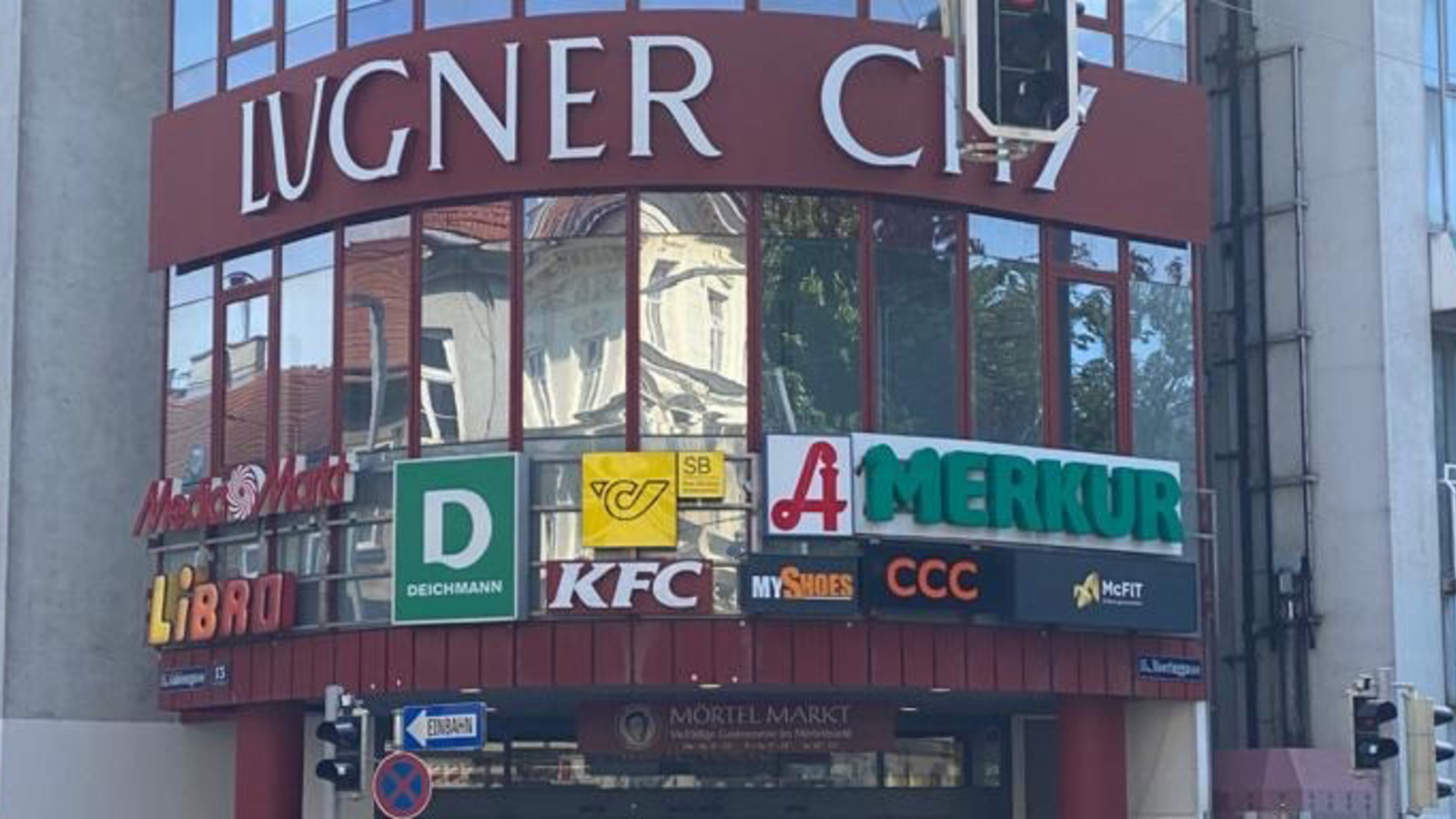 Mörtel-Shirt fürs Impfen in der Lugner City