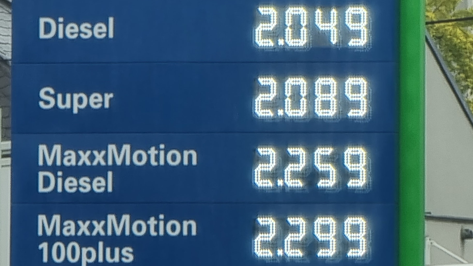 Spritpreis-Hammer: Diesel steigt über 2 Euro