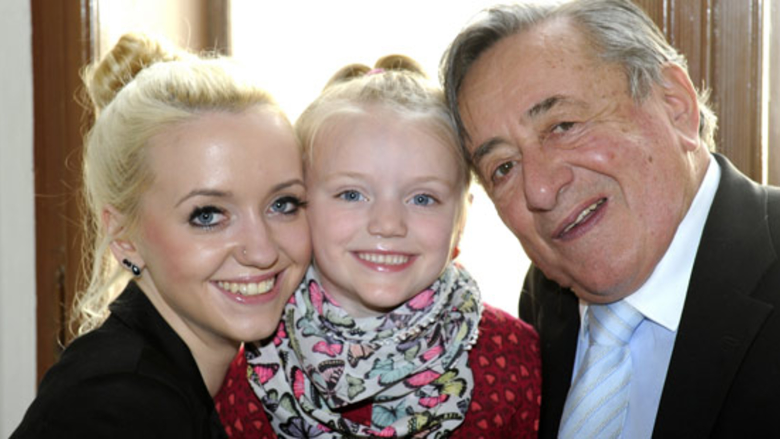 Lugner: BMW für Spatzi-Tochter - oe24.at