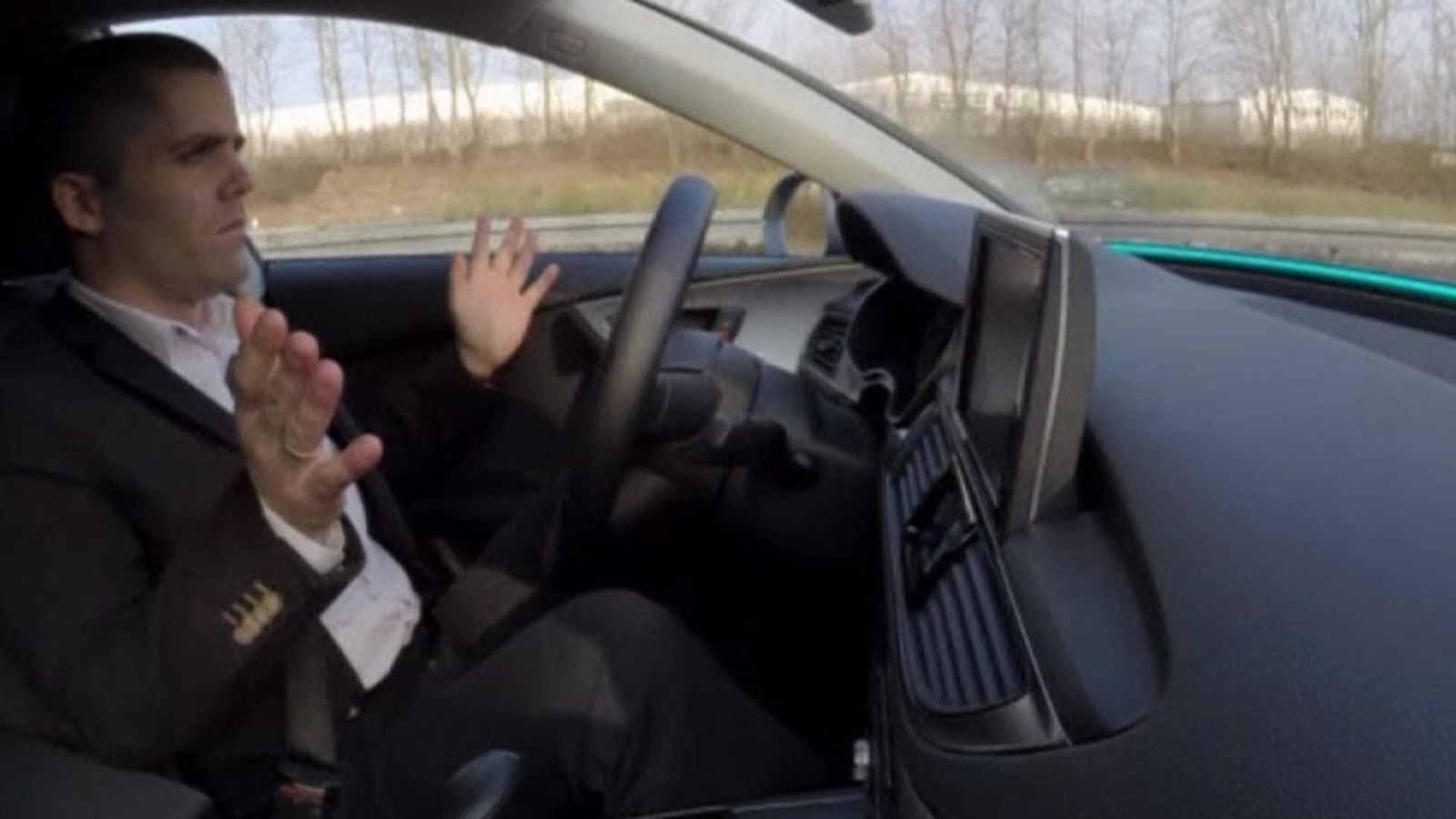 Entspannt Auto fahren mit dem Autopiloten