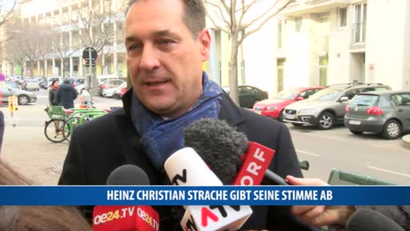 HC Strache bei der Stimmabgabe - oe24.at