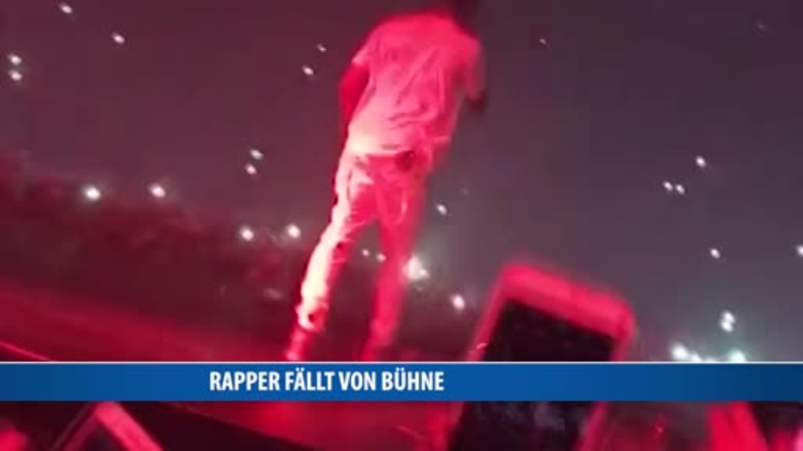 Rapper fällt von Bühne