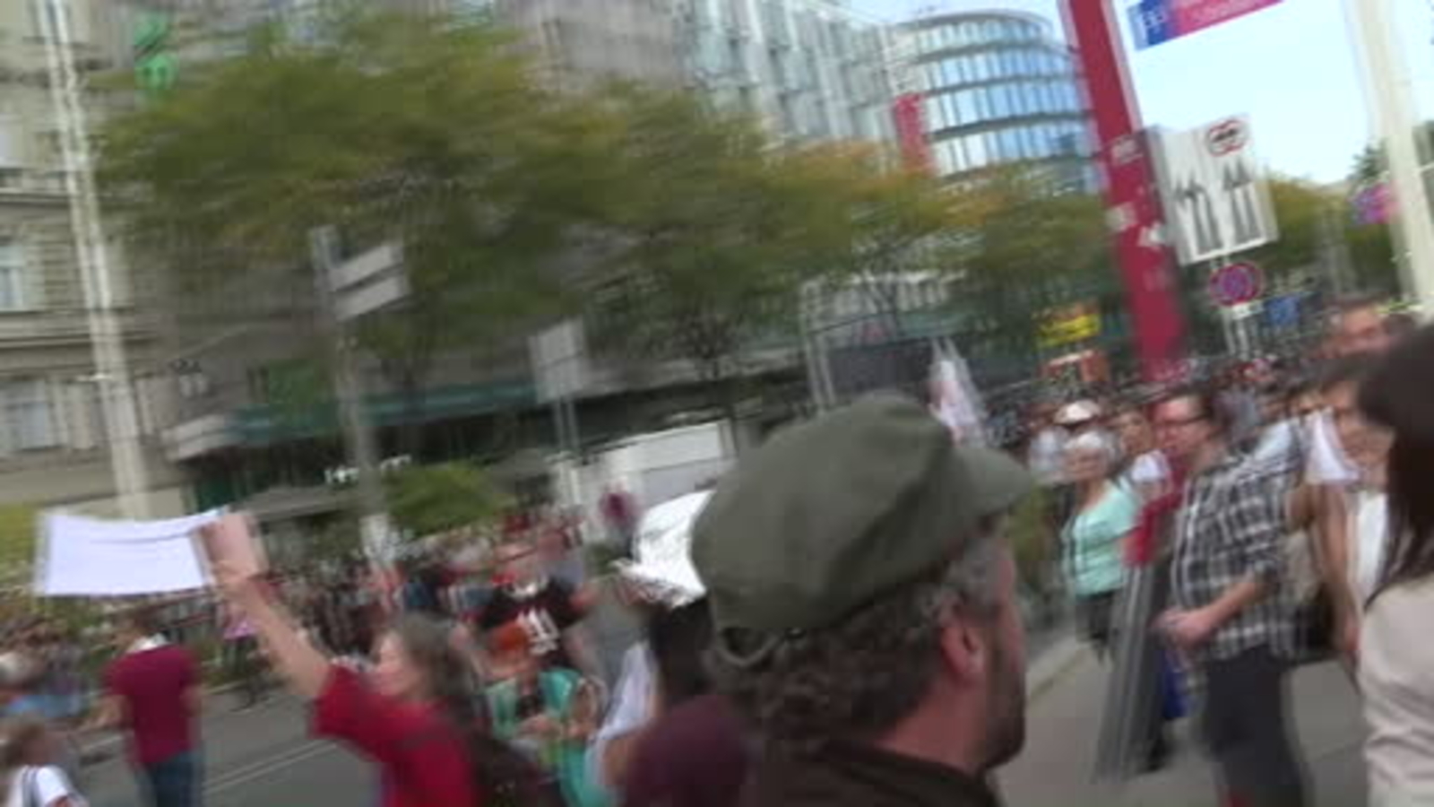 oe24.TV-Reporterin Julia Rauch verbal attackiert