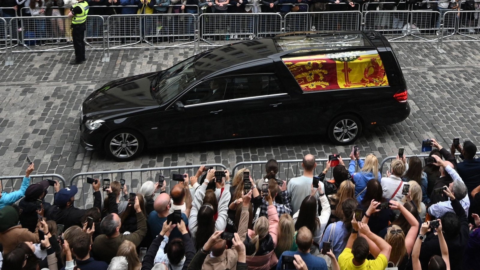 Schotten nehmen Abschied von der Queen - oe24.at