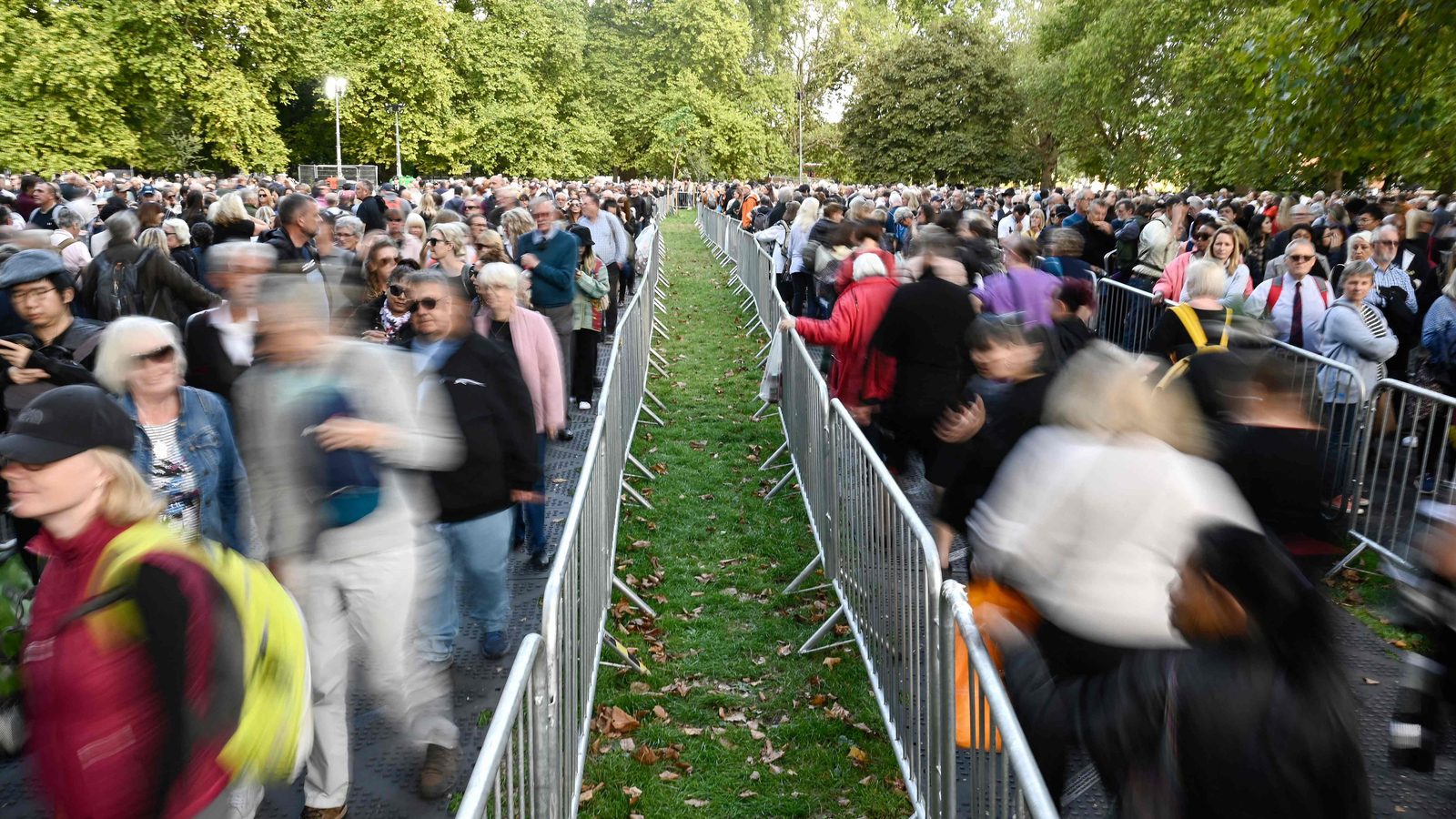 Sexuelle Übergriffe beim Anstellen für Queen: Mann festgenommen