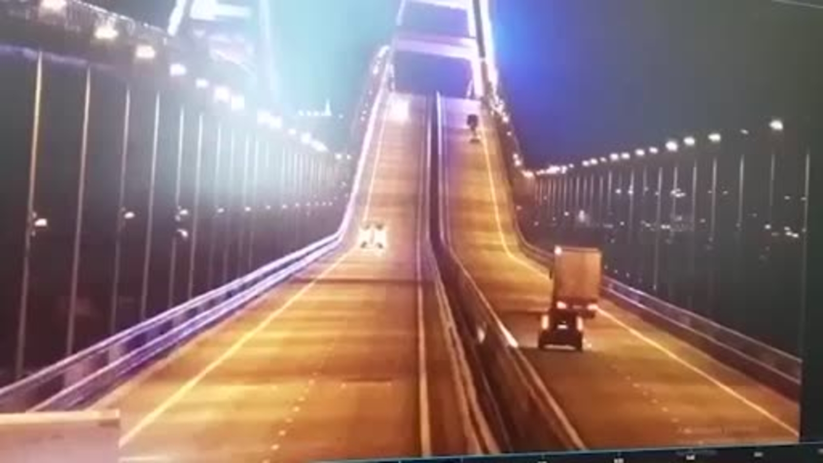 Explosion auf Krim-Brücke: Brücke stark beschädigt - oe24.at