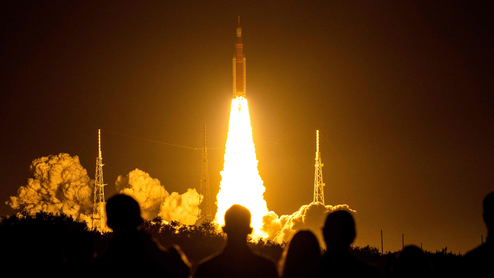 Rakete Artemis auf dem Weg zum Mond - oe24.at