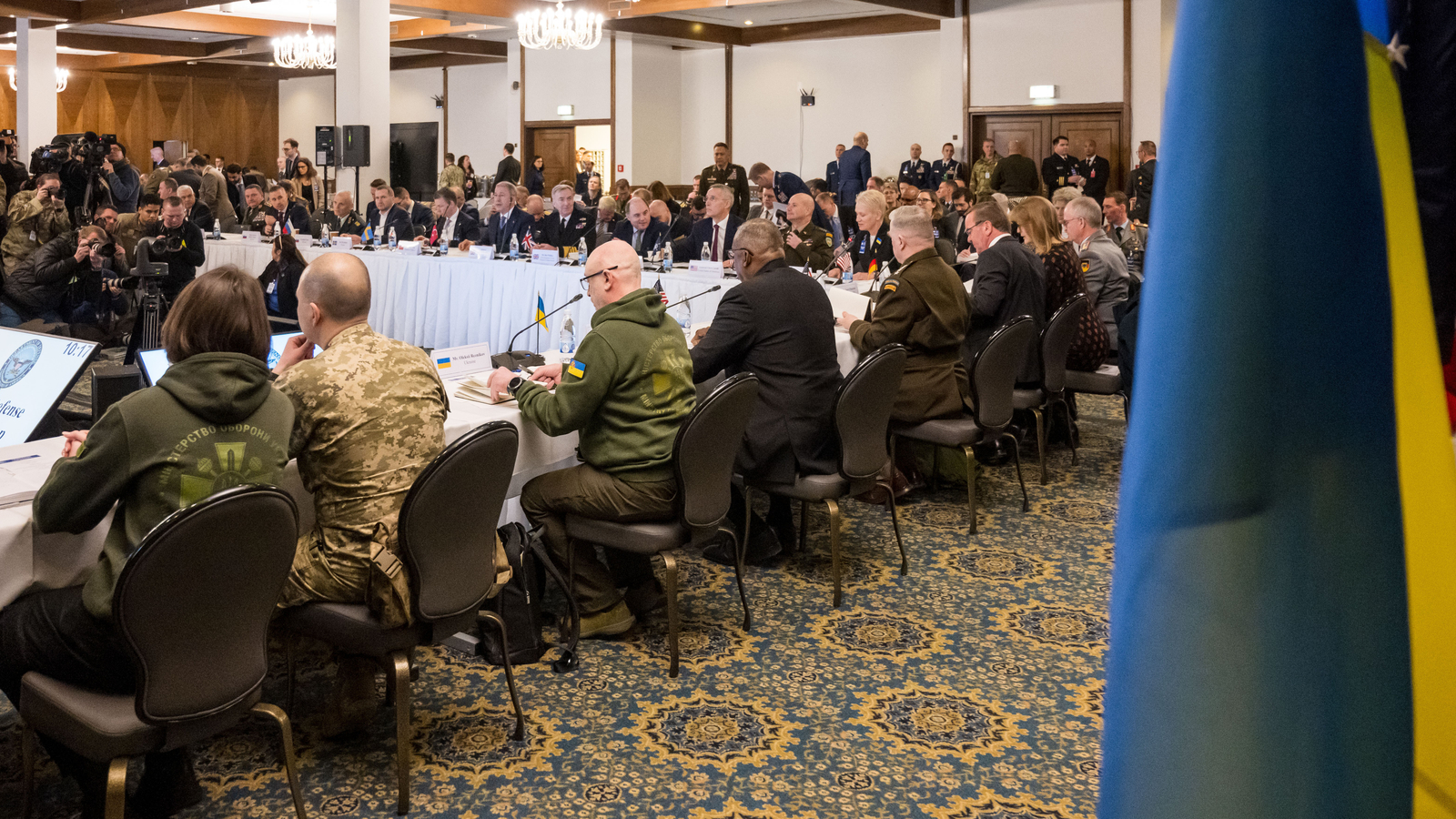 Treffen zu Waffenhilfe für Ukraine in Ramstein