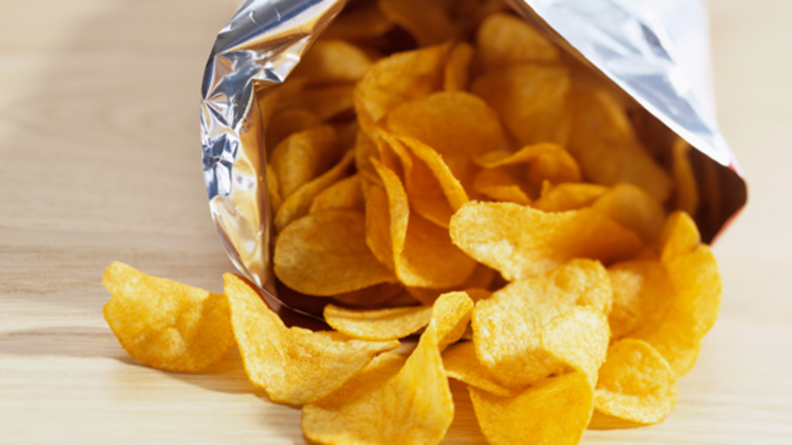 Darum essen wir die Chipspackung immer leer