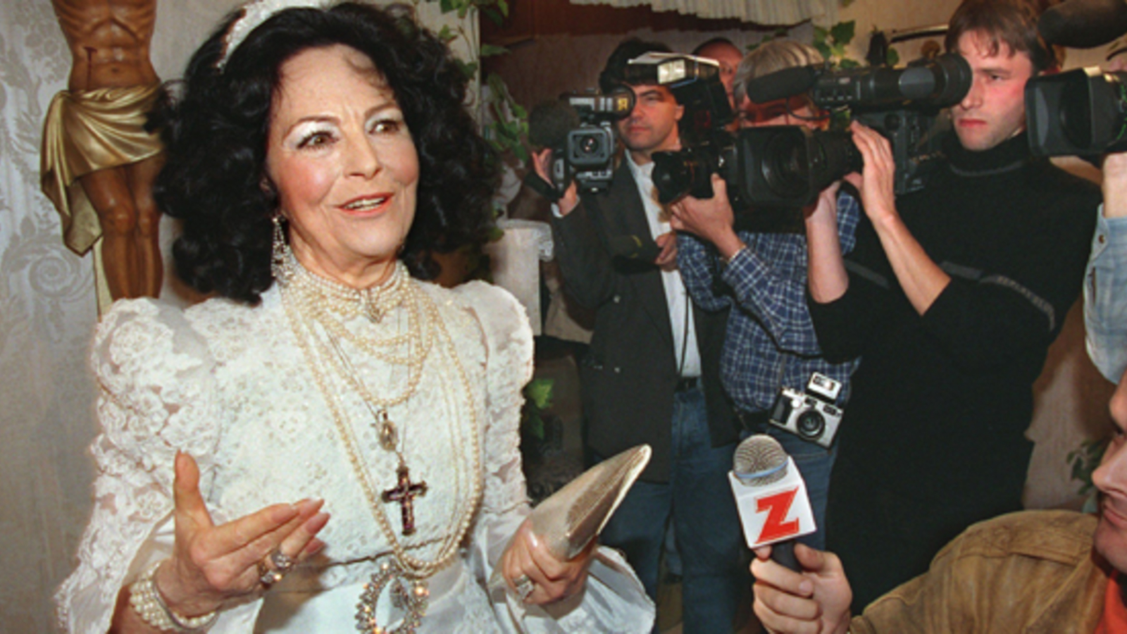 Sektenführerin 'Uriella' ist tot - oe24.at