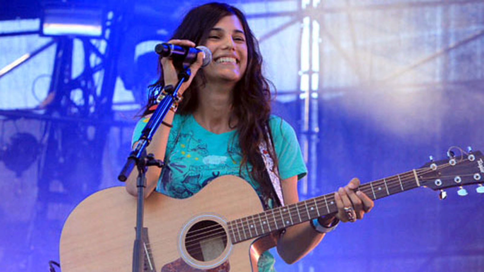 Anna F. : Comeback mit "DNA"