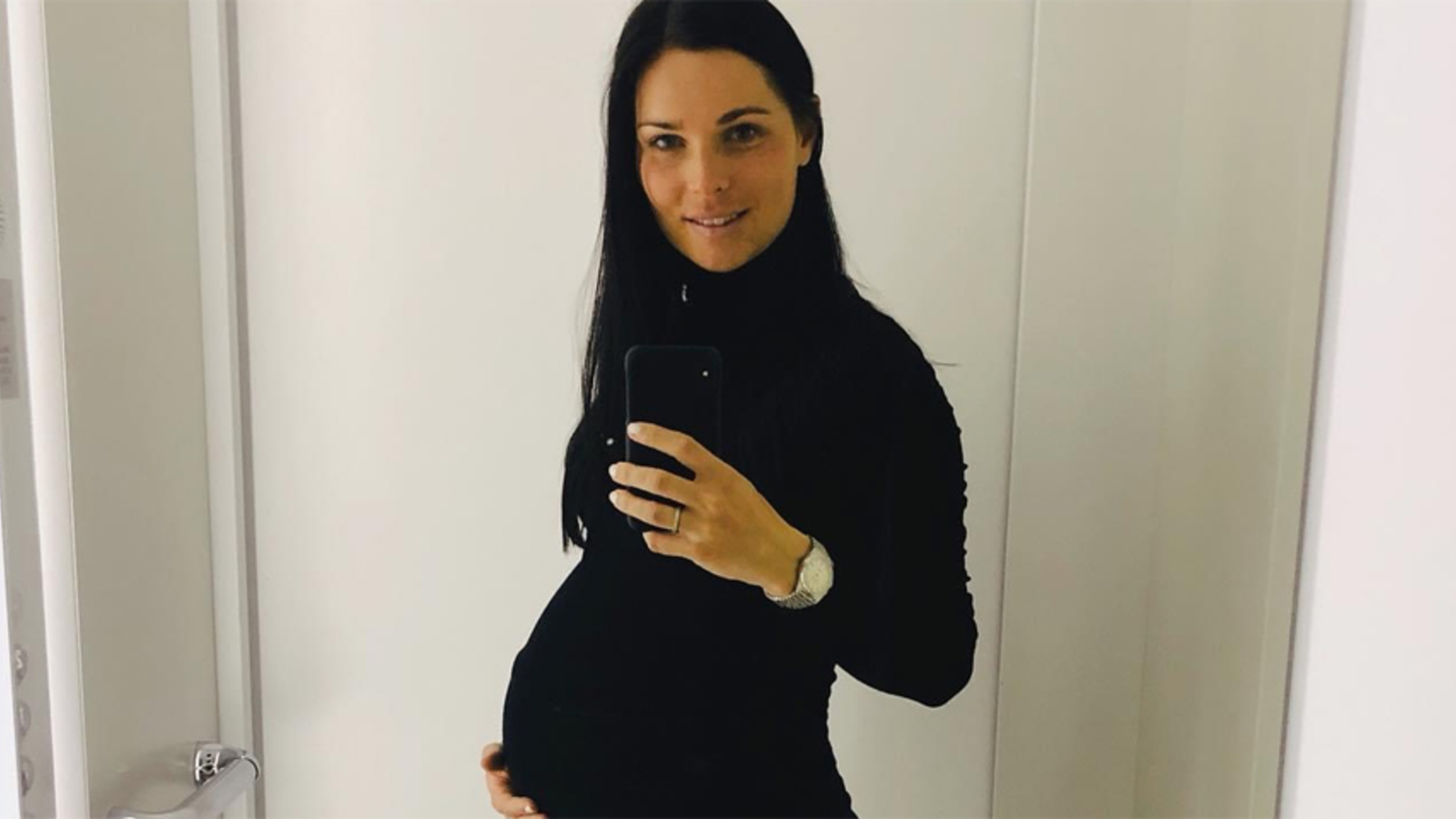 Anna Veith zeigt ihren Baby-Bauch