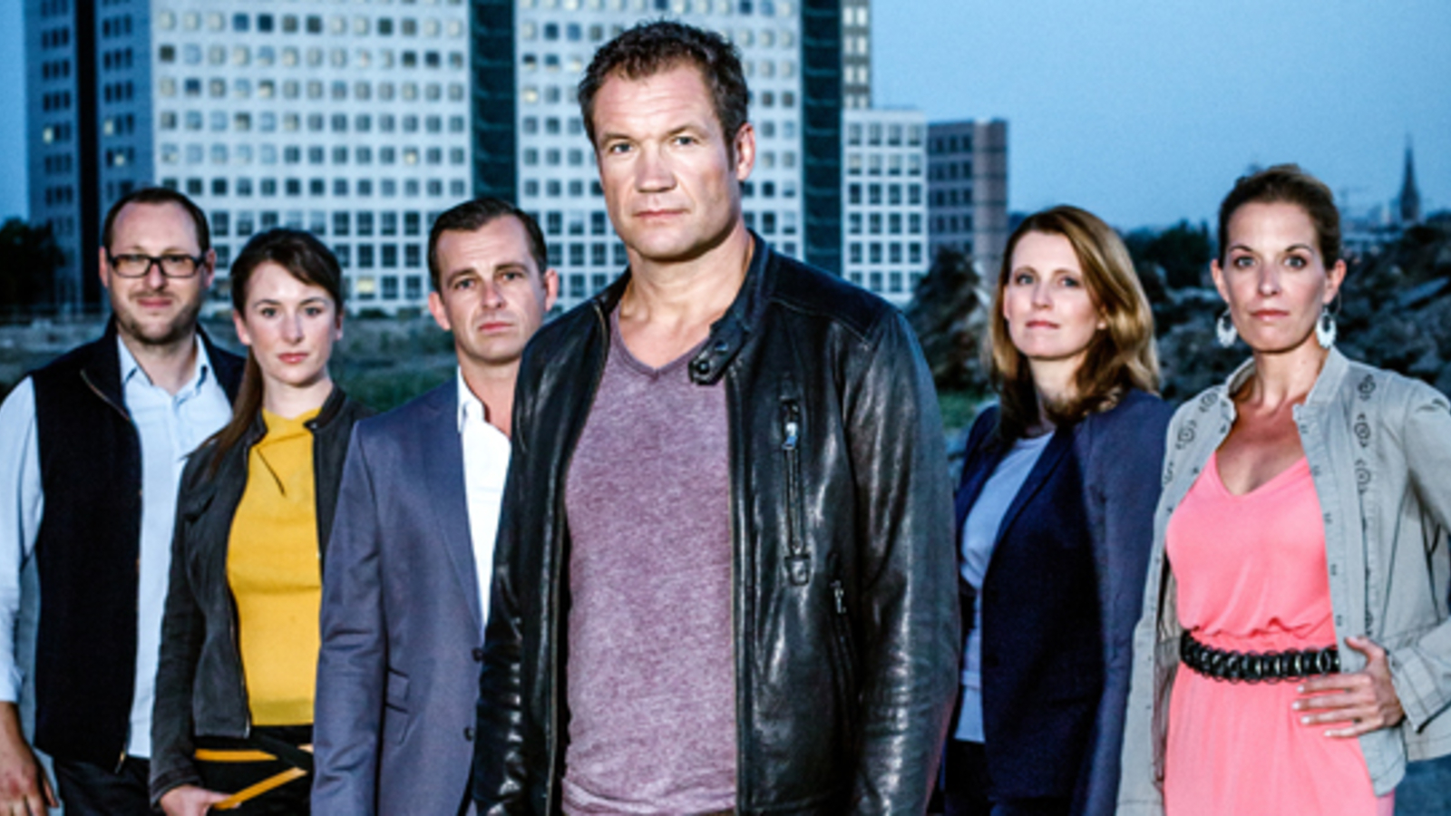 Armin Assinger packt an und hilft mit seinem "Einser Team" - oe24.at