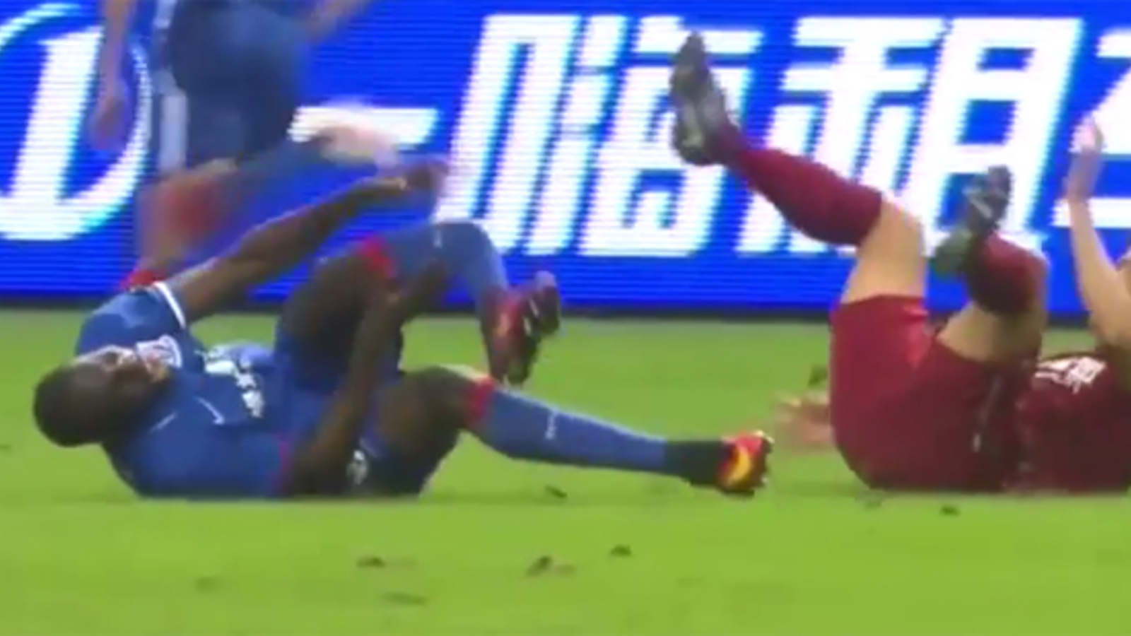 Horror-Beinbruch schockt Fußball-Fans - oe24.at