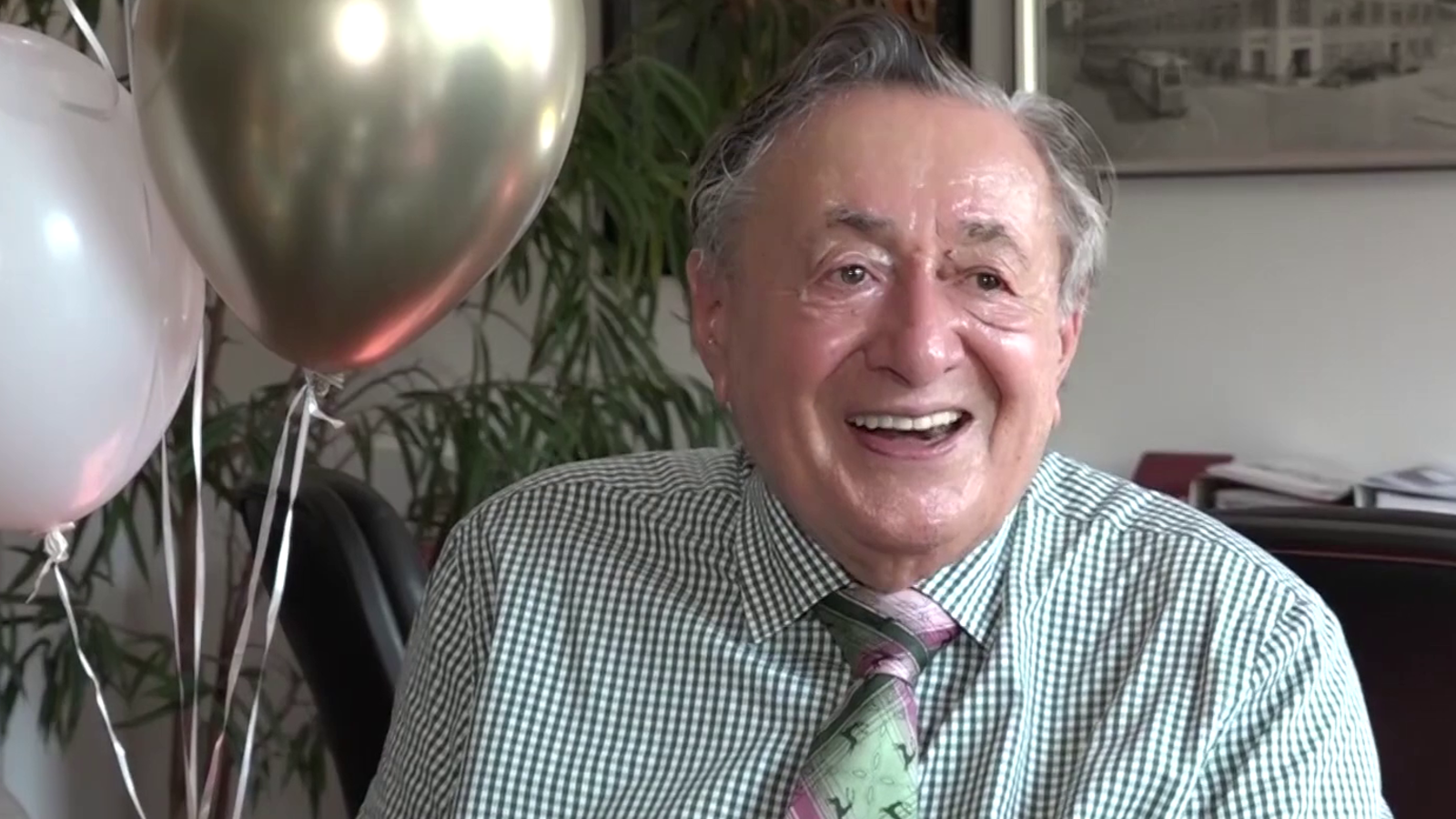 Baulöwe Lugner sucht eine neue unbekannte Schönheit - oe24.at