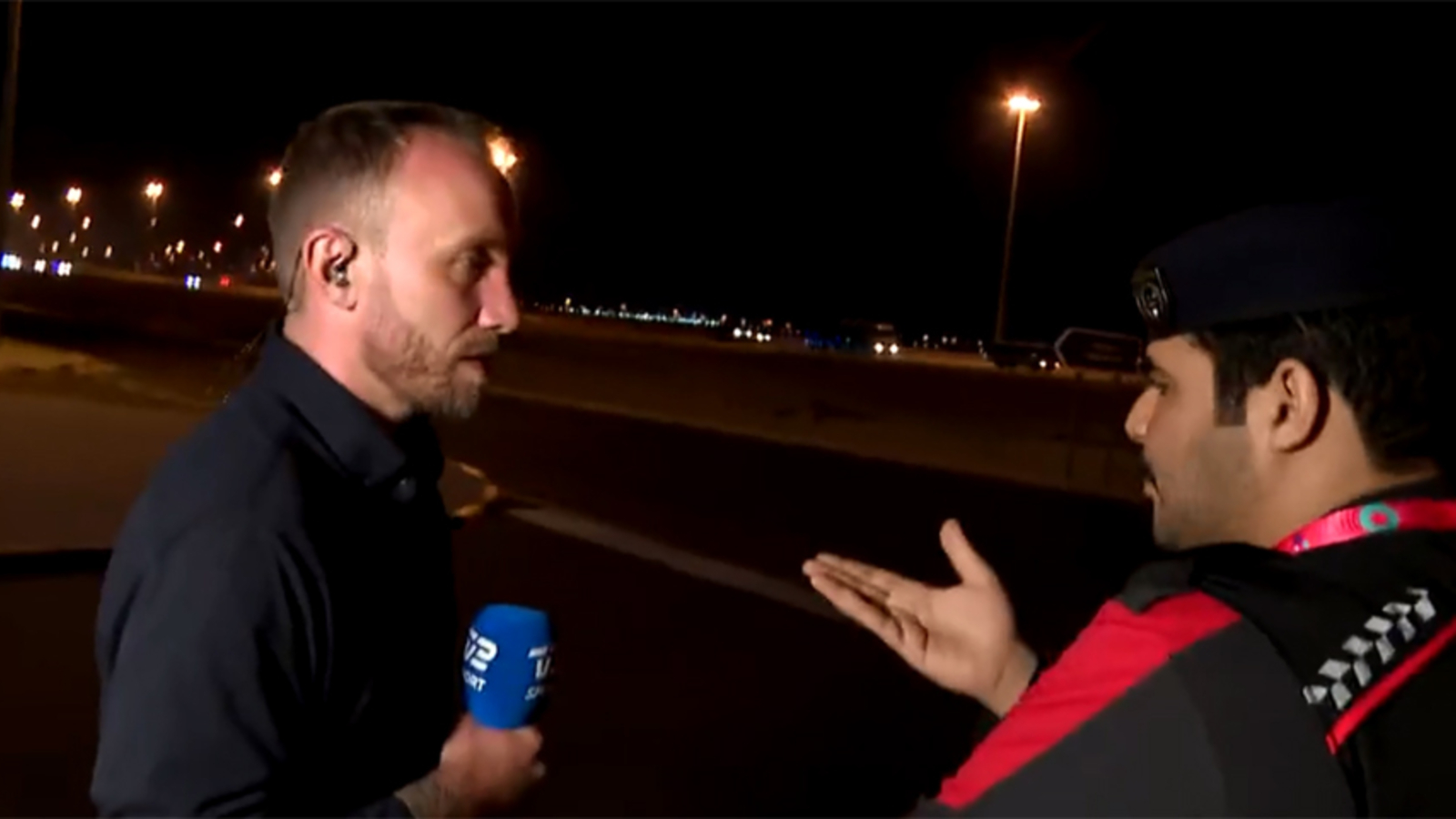 Katarische Polizei hindert Reporter am Tragen der One-Love-Binde - oe24.at