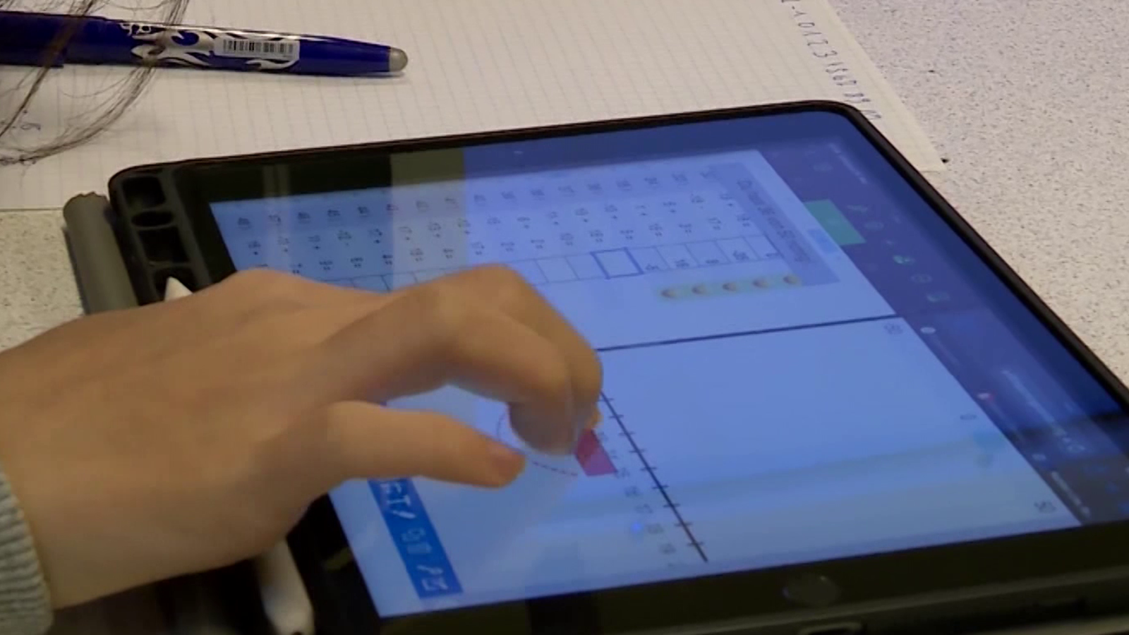 Digitale Schulen: Vokabel werden noch mit der Hand geschrieben - oe24.at Digitale Schulen: Vokabel werden noch mit der Hand geschrieben - oe24.at