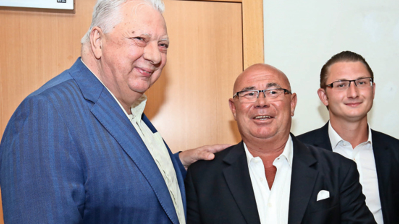 Milde Strafe für Edi-Finger-Prügler - oe24.at