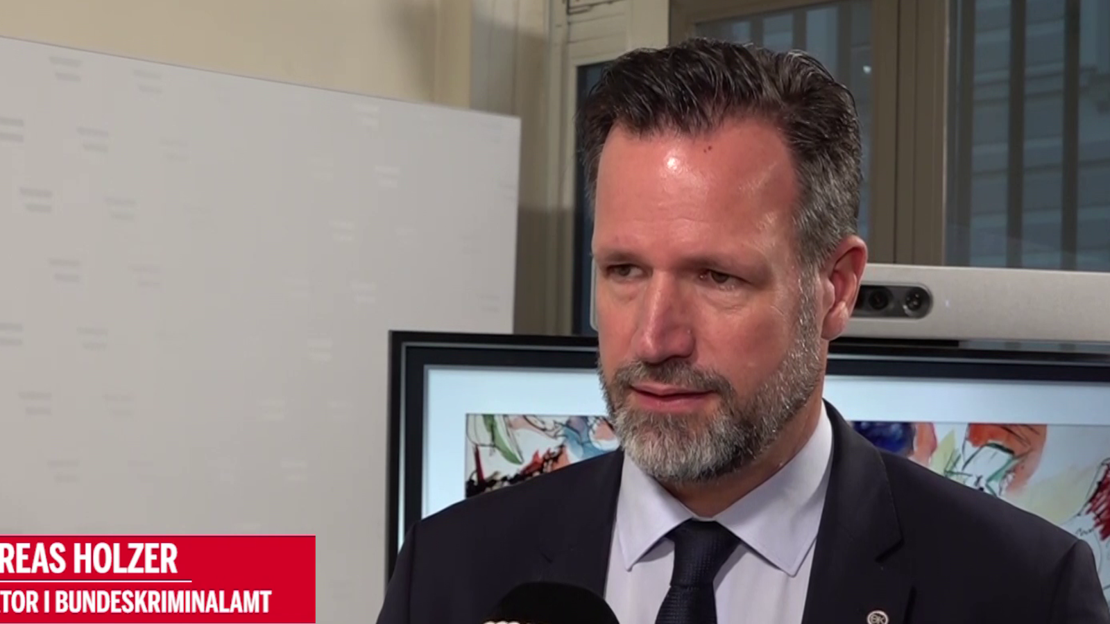 Ermittlungserfolg gegen Call-Center in Indien: Interview mit Andreas Holzer - oe24.at