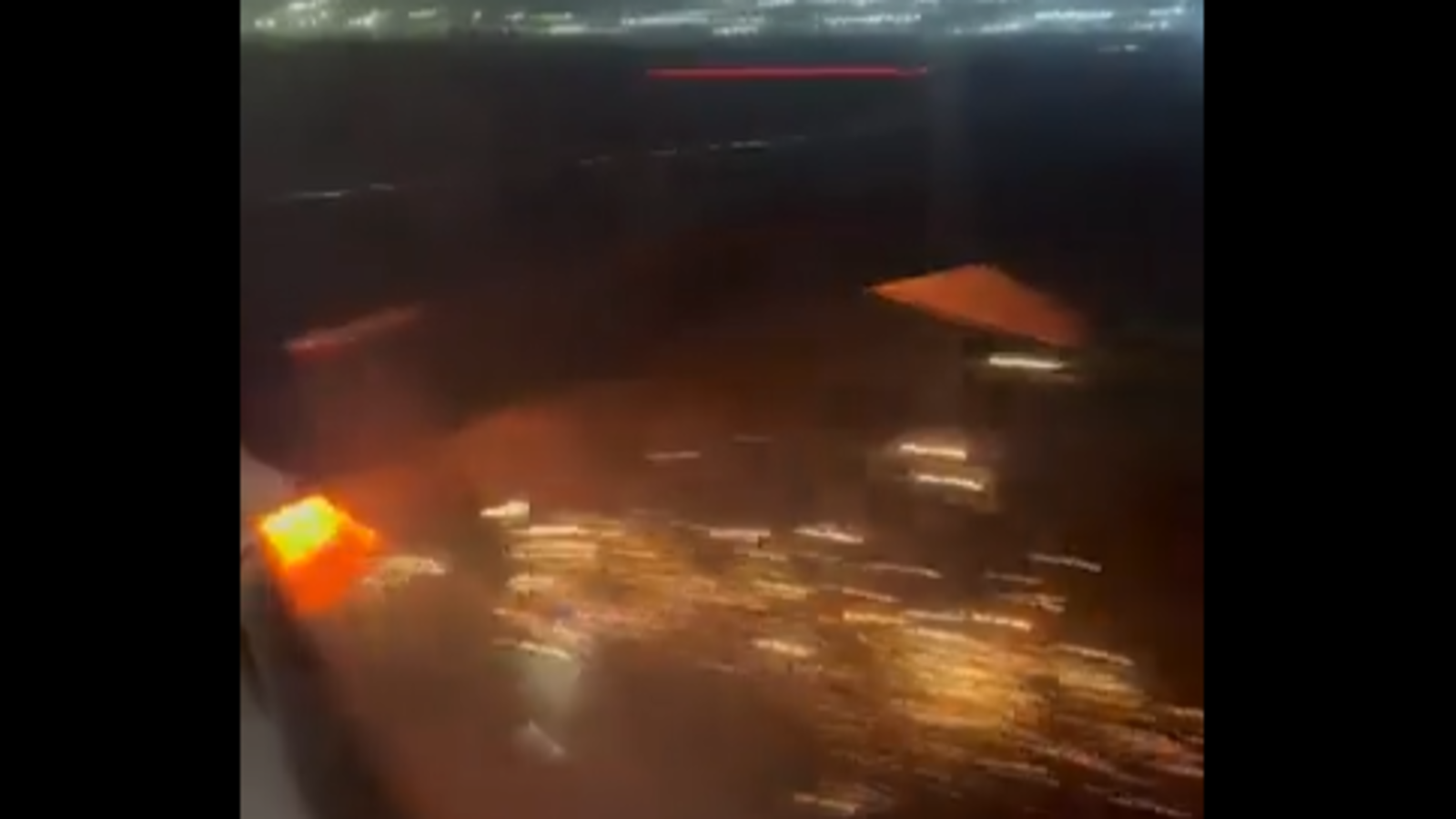 Mitten beim Start: Flugzeug fängt Feuer Mitten beim Start: Flugzeug fängt Feuer