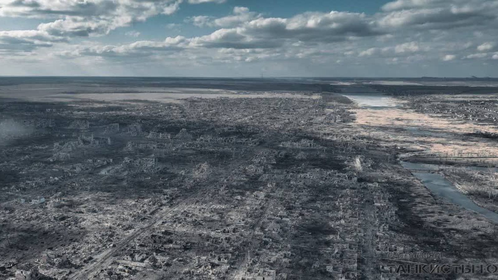 Schlachtfeld Ukraine: Marjinka gleicht einer Krater-Landschaft - oe24.at