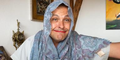 Grosz spottet wieder über SPÖ: Aisha Gülülü wählt Rendi-Wagner - oe24.at