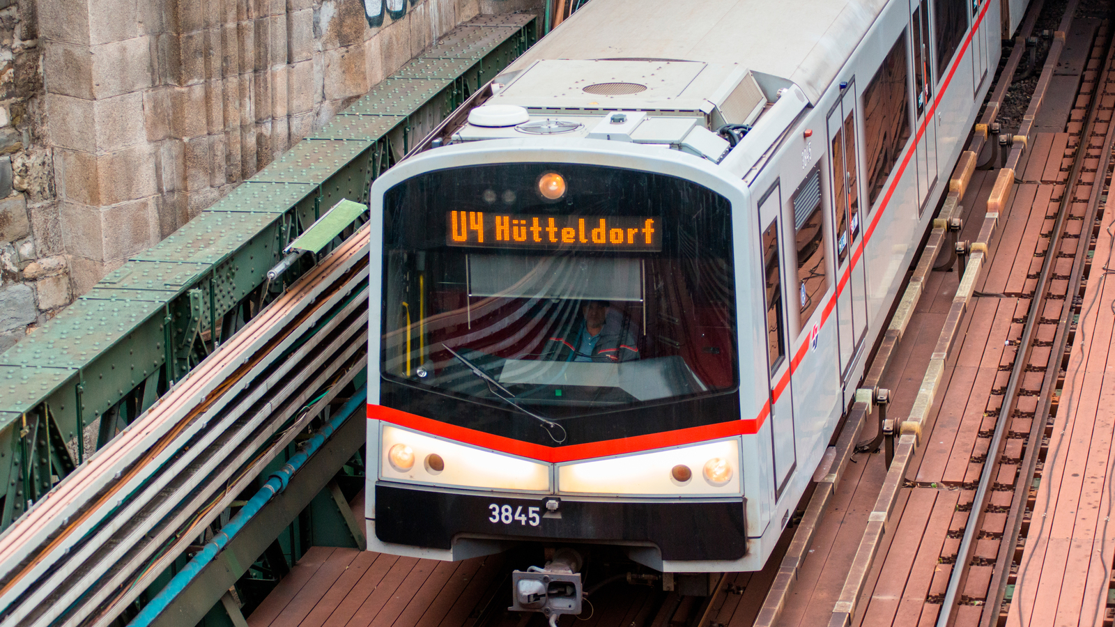 U-Bahn-Chaos in Wien: Tausende Menschen müssen warten