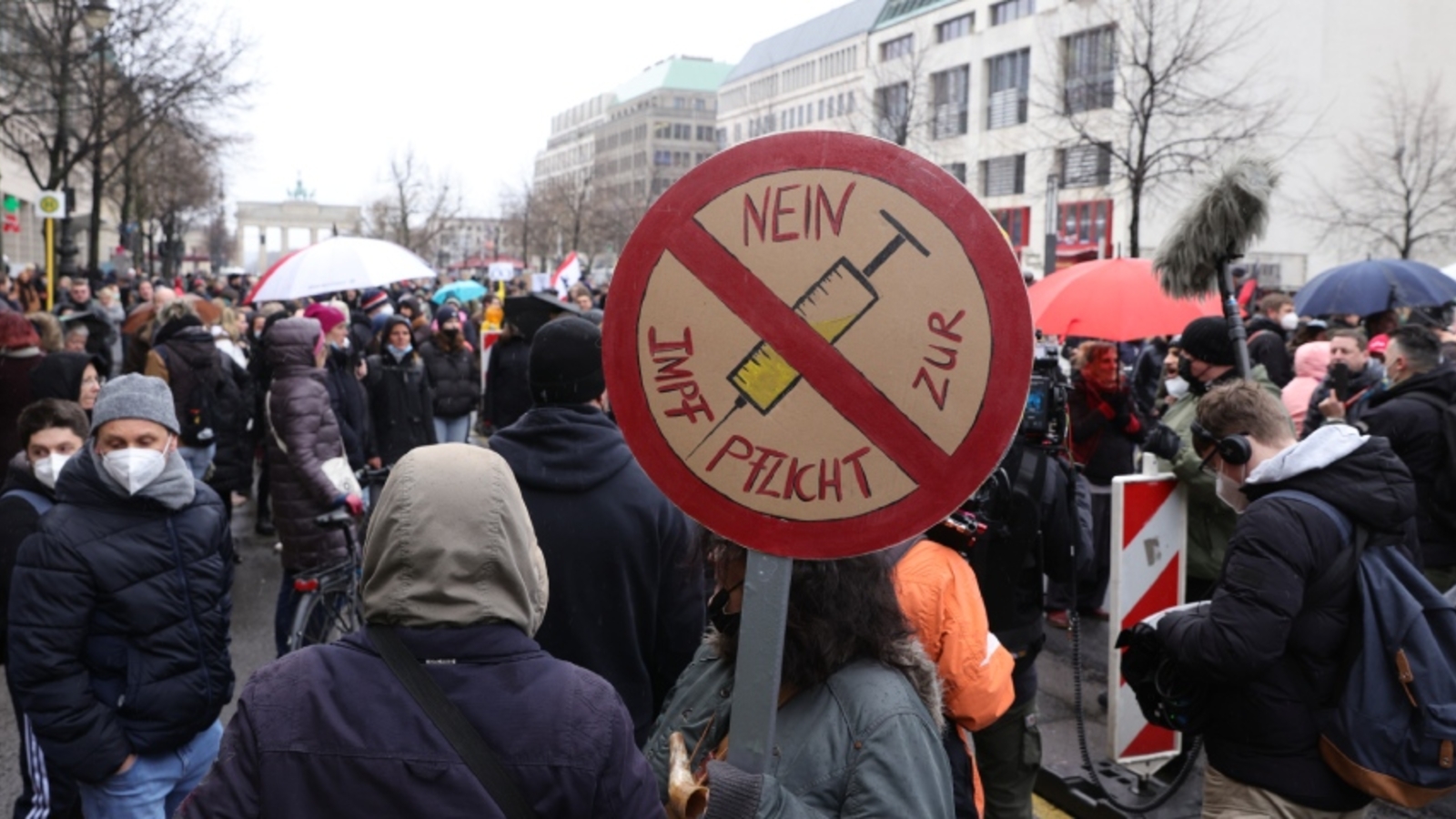 CNN-Bericht zur österreichischen Impfpflicht (ENG) - oe24.at