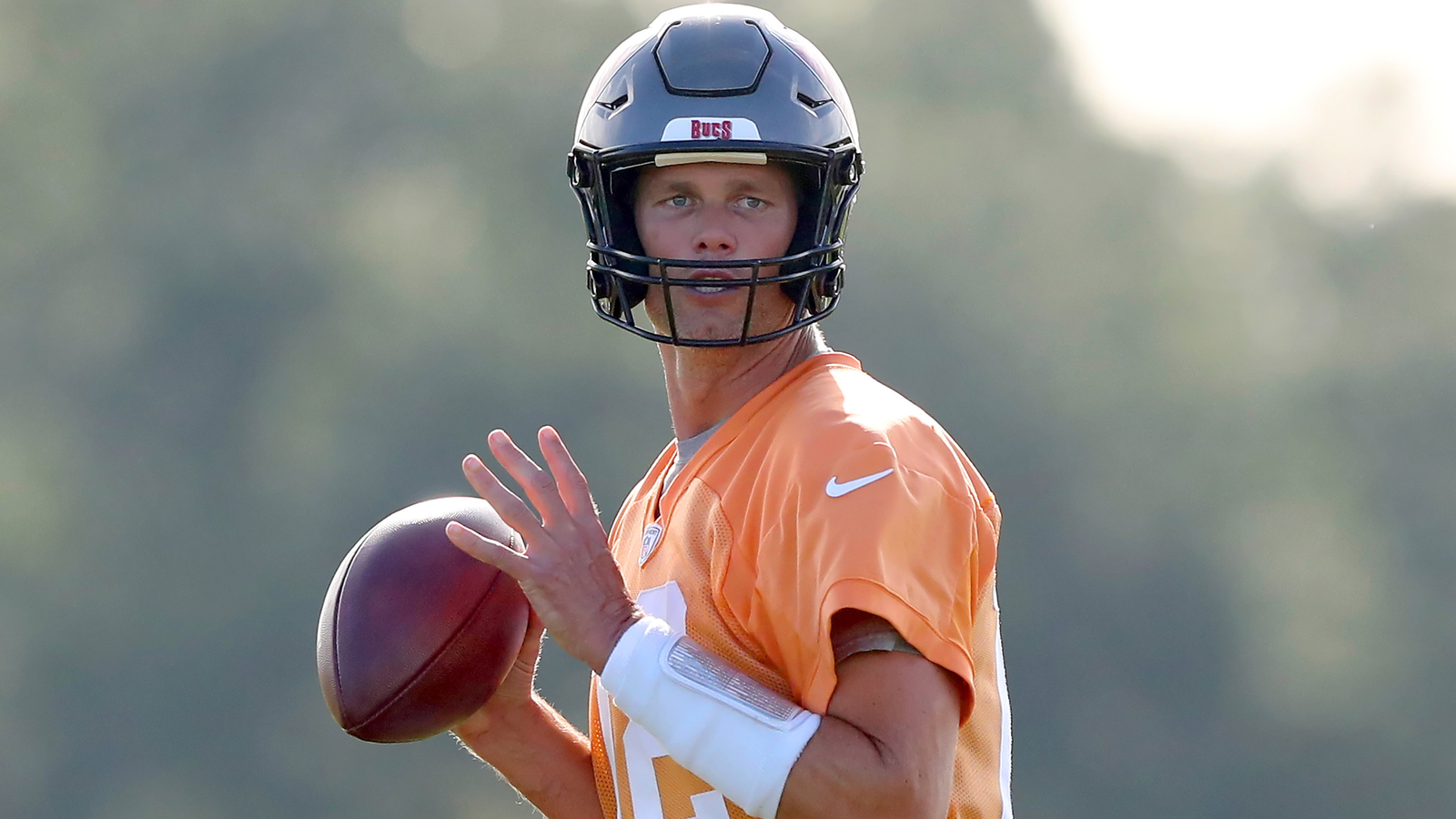 NFL-Superstar Tom Brady zurück im Training - oe24.at