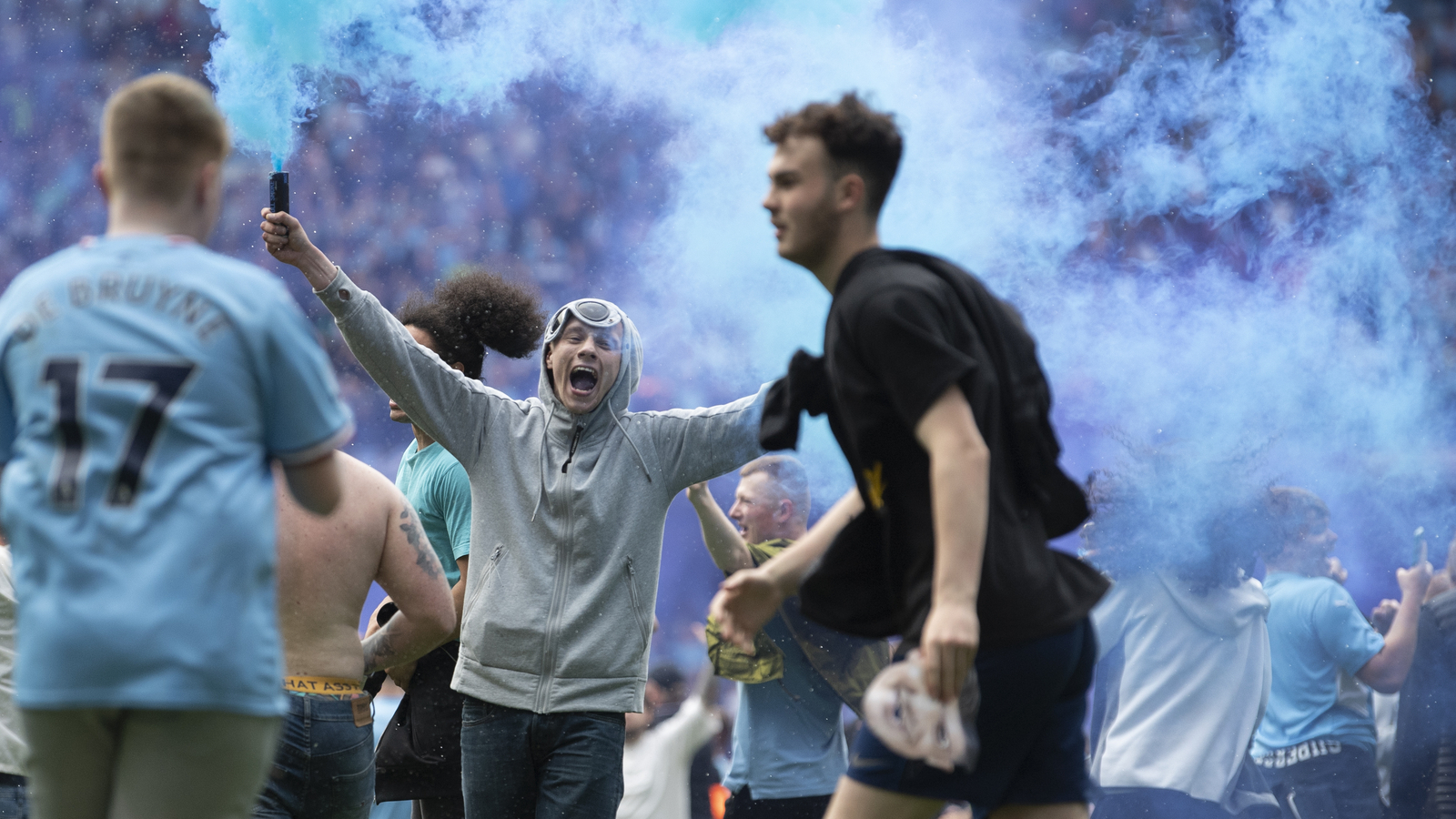 Premier-League straft Flitzer und Pyrozünder - oe24.at