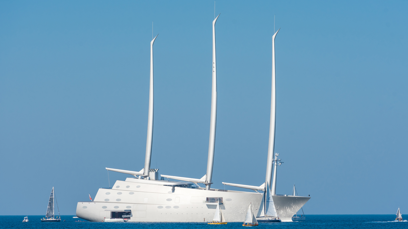 Größte Yacht der Welt soll plötzlich nur ''Hausboot'' sein