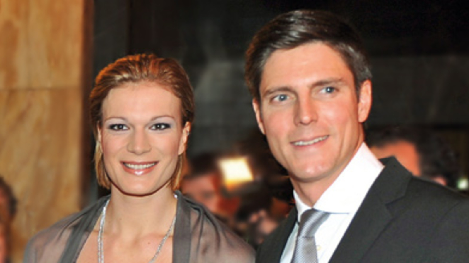 Maria Riesch feiert Traum-Hochzeit in Goldkleid - oe24.at