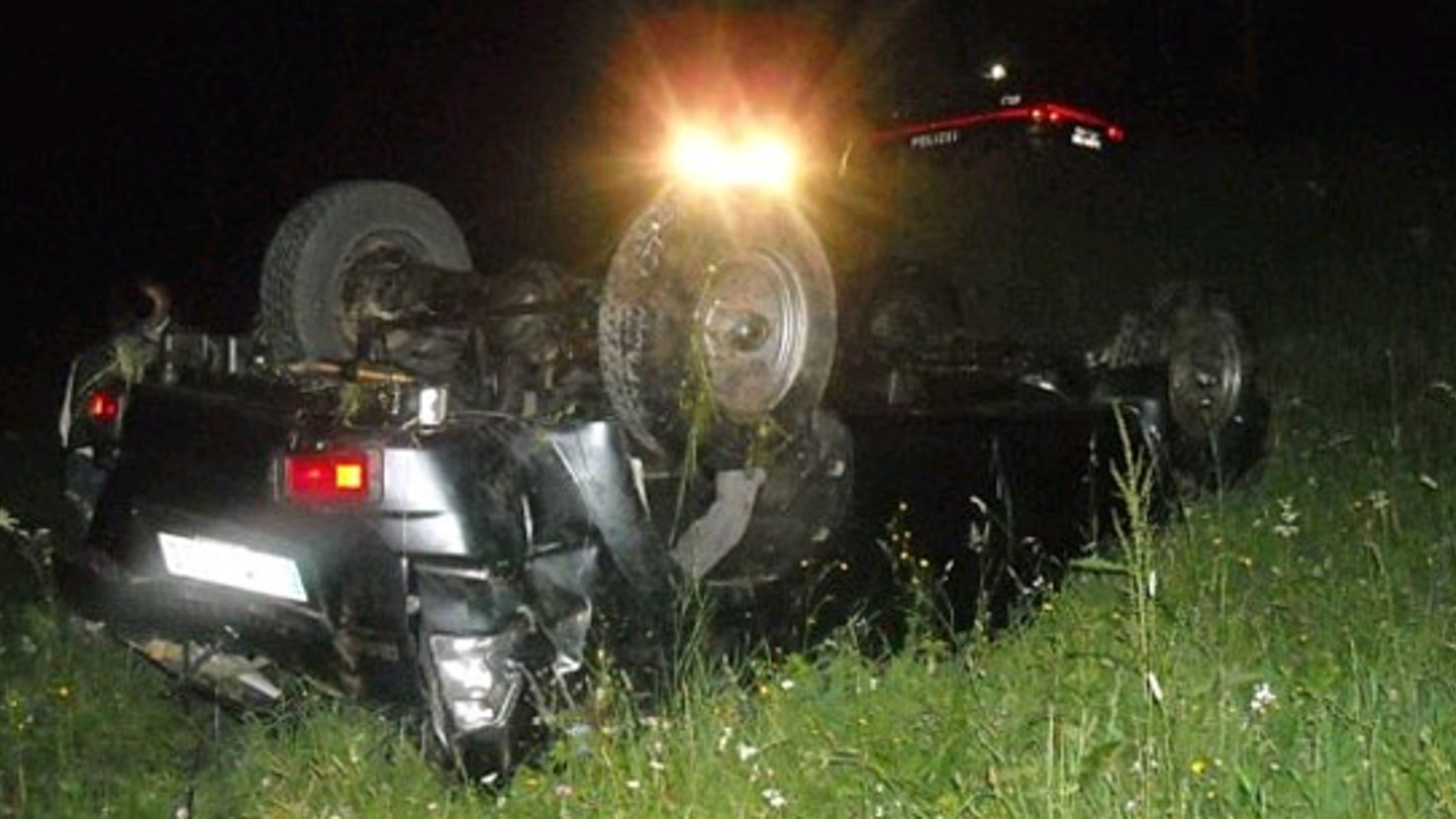 80-Meter-Sturz mit Pkw: Fünf Verletzte - oe24.at