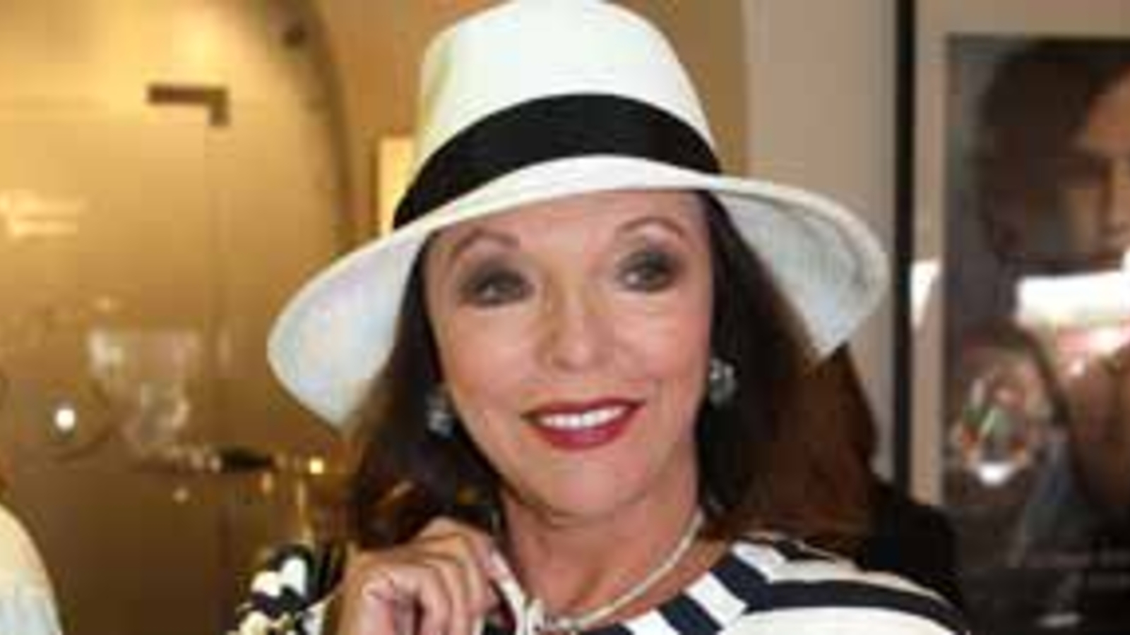 Collins kam mit jungem Lover und Millionen-Collier