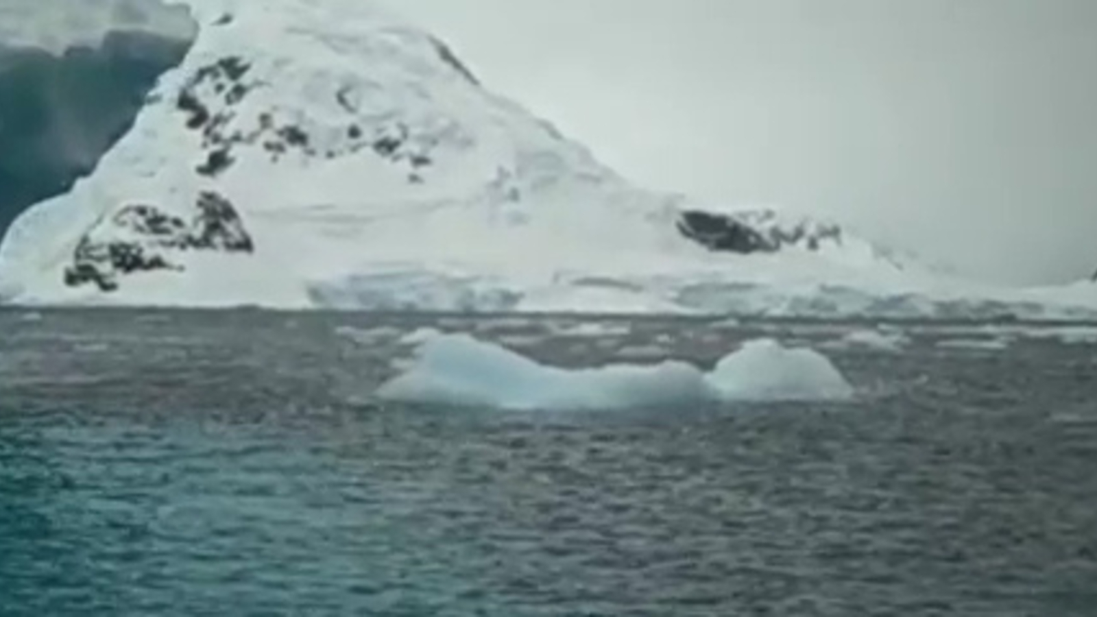 Die polaren Eisschilde schmelzen langsam