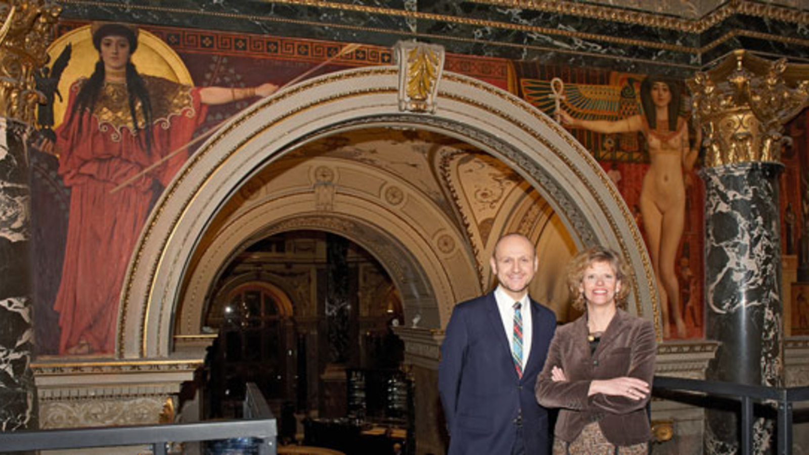 Sabine Haag eröffnete großes Klimt Schau mit spektakulärer Luft-Brücke ...