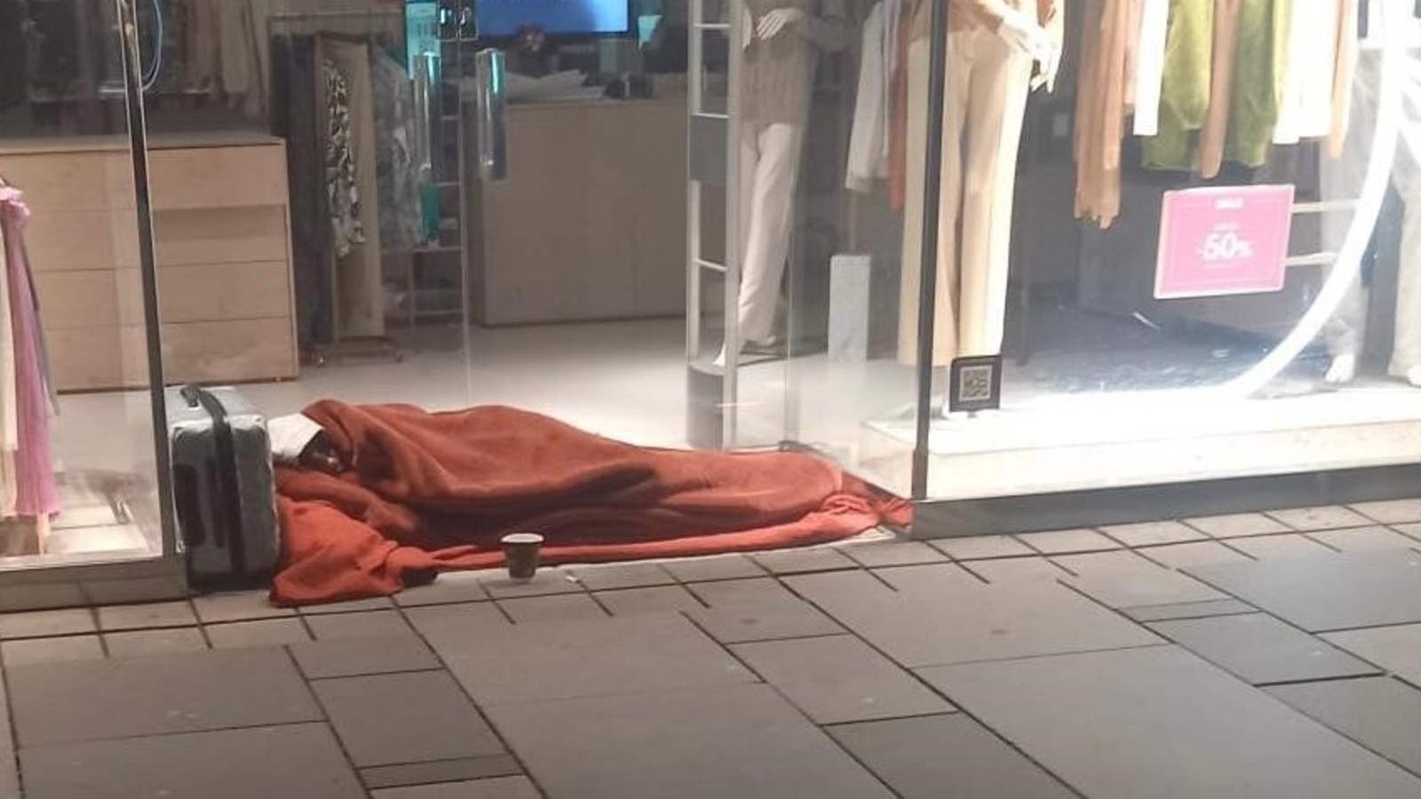 Lugner: "Jeder Asylant hat Anspruch auf Schlafplatz, Obdachlose nicht"