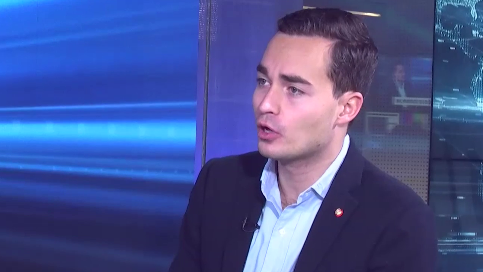 Max Krauss über Asyldemo auf Ostautobahn - oe24.at