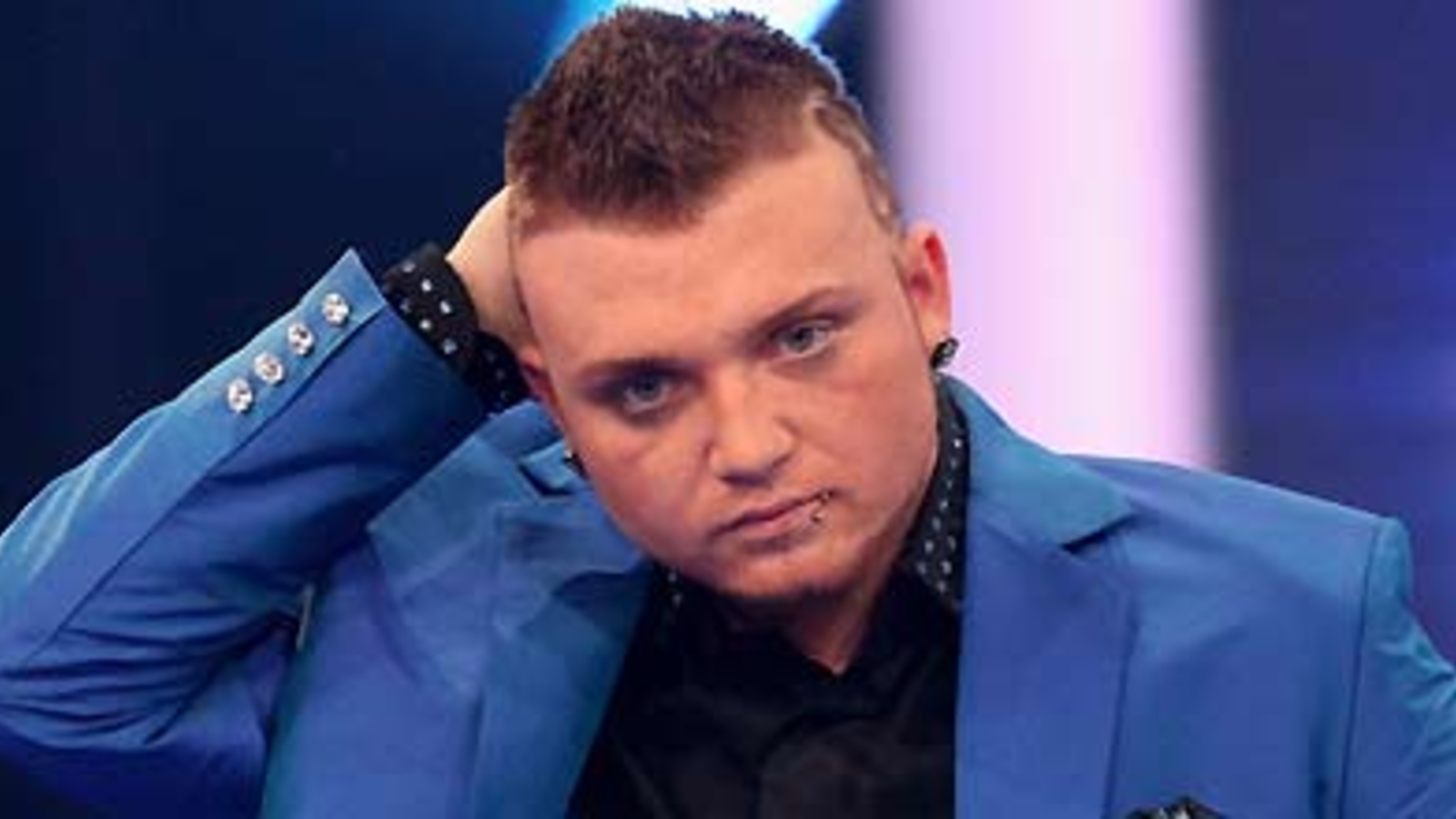 DSDS - Polizei holt Menowin Fröhlich von der Bühne - oe24.at