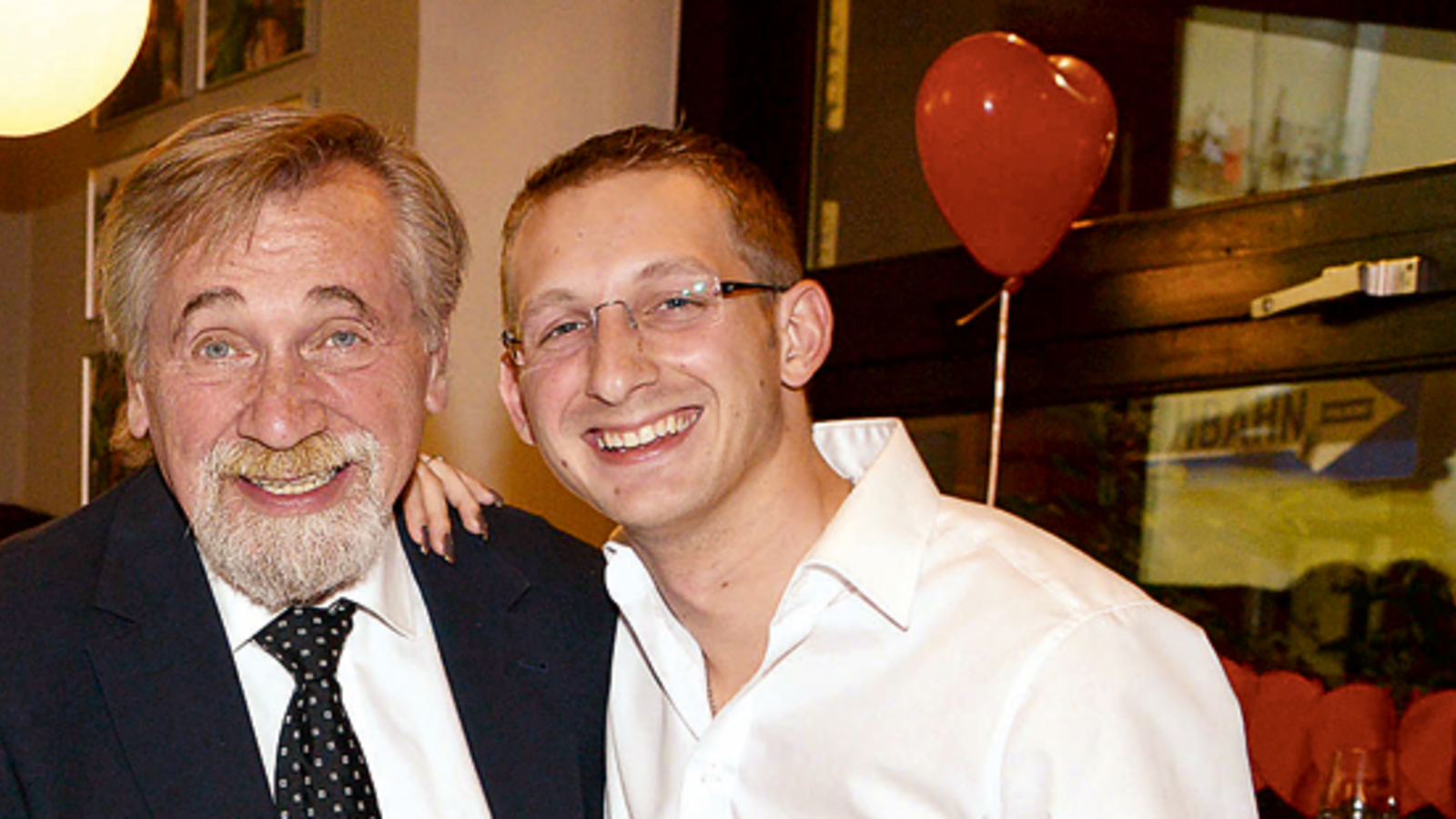 Fernseh-Dino Peter Rapp wird bald Opa