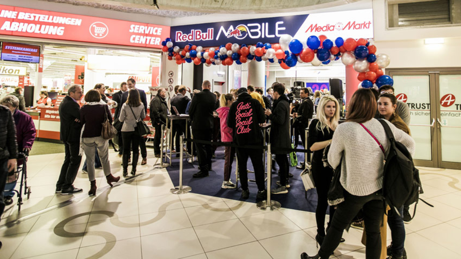 Erster Red Bull Mobile Store wurde eröffnet