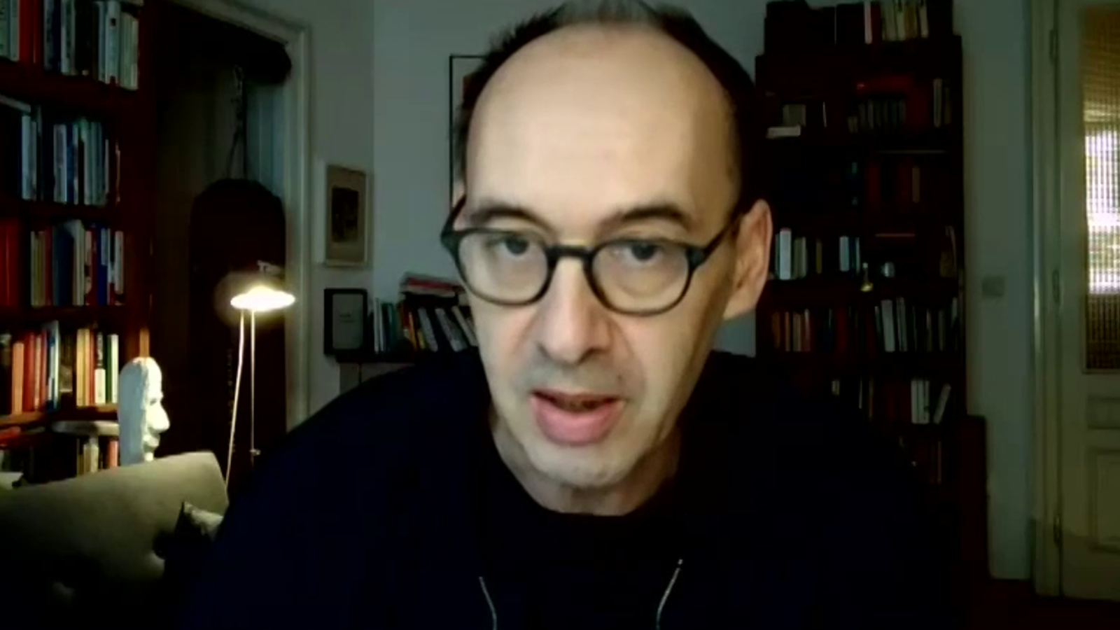 Robert Misik zur Demo gegen Kanzler Nehammer - oe24.at