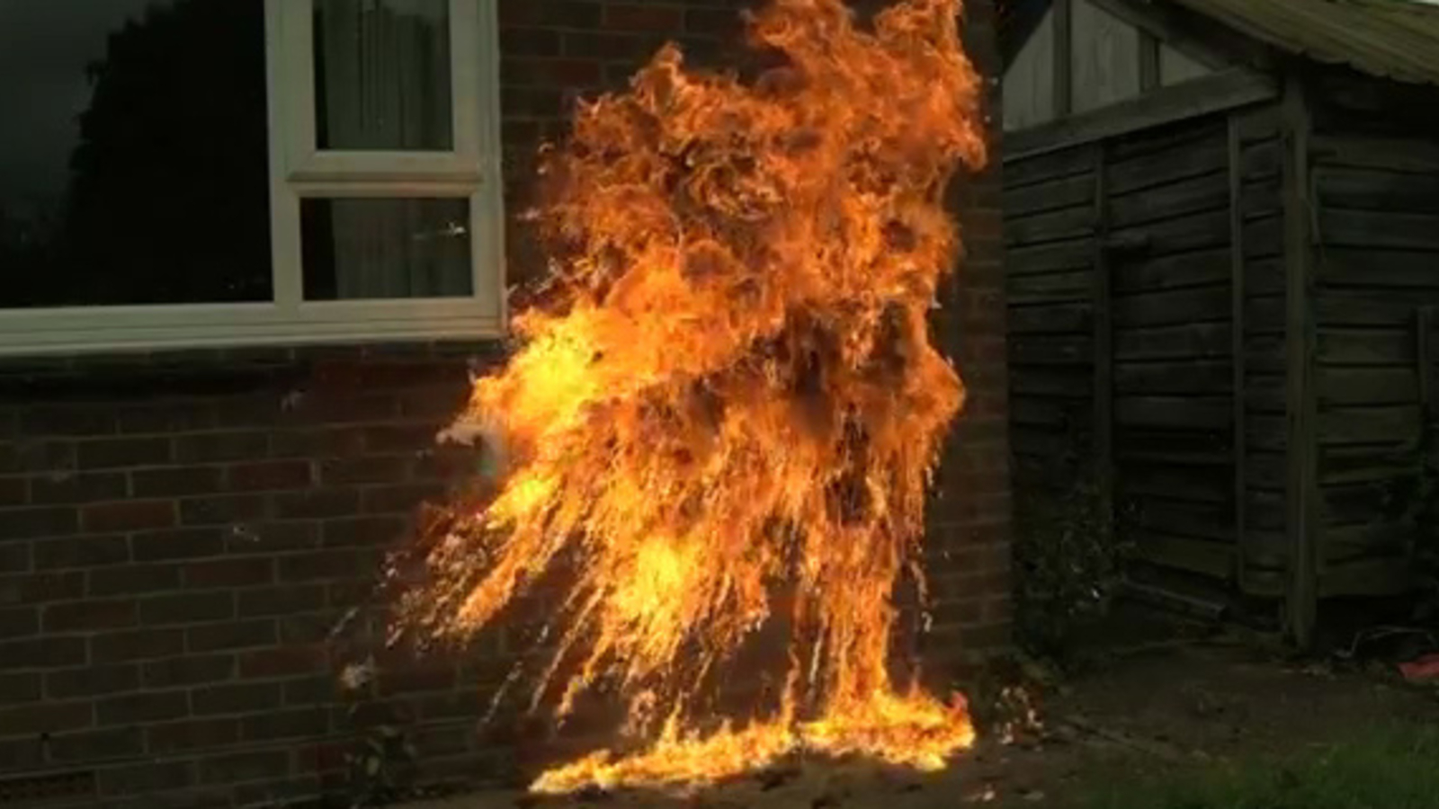 Slow mo Guys zeigen Molotov Cocktail Explosion