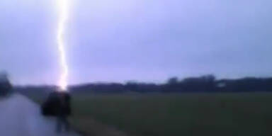 Überlebt: Mann wird von Blitz getroffen