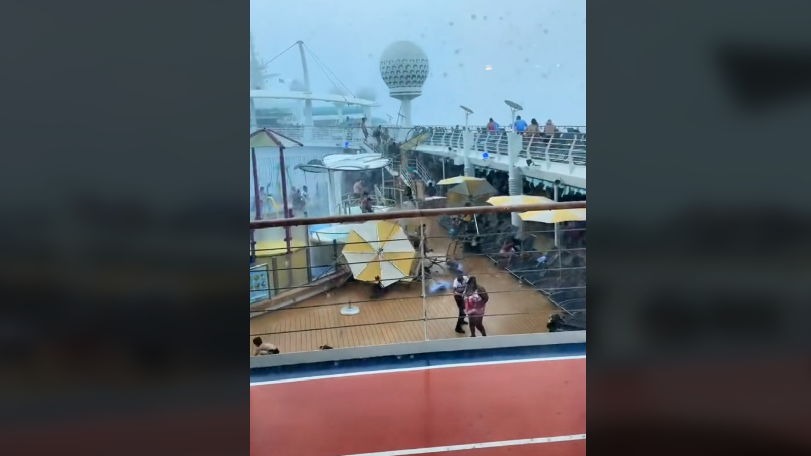 Fliegende Sessel: Passagiere erlebten auf Kreuzfahrtschiff Horror-Unwetter