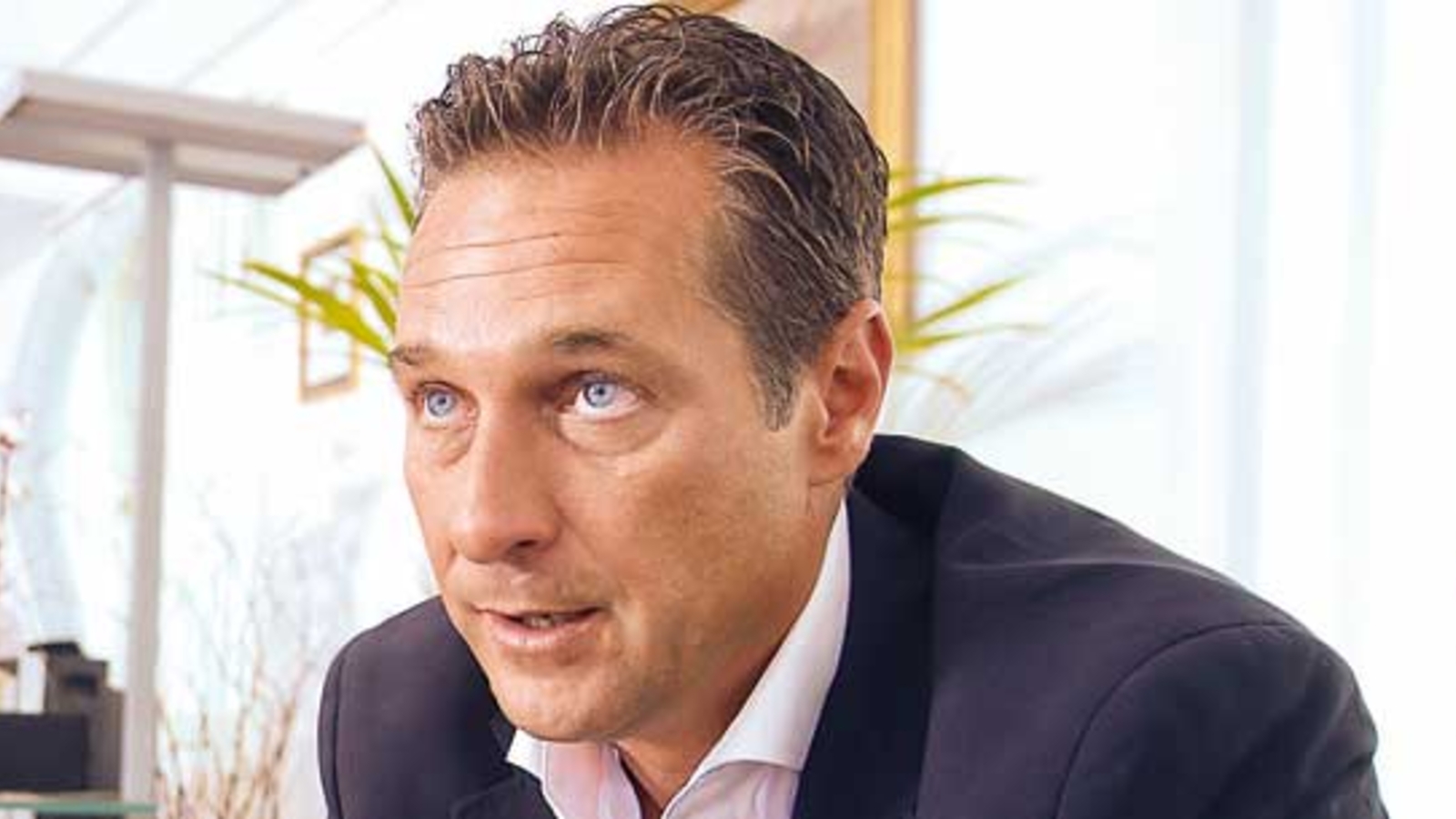 Bundesheer: Strache warnt vor "Migrantenarmee" - oe24.at