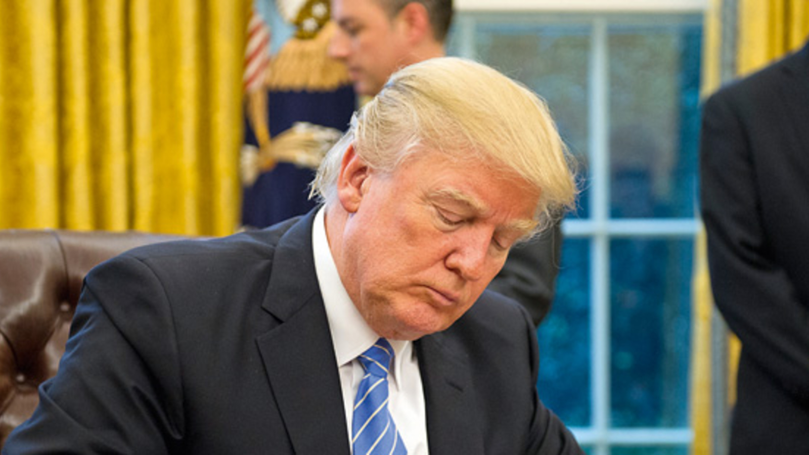 Trump versinkt im Medienkrieg