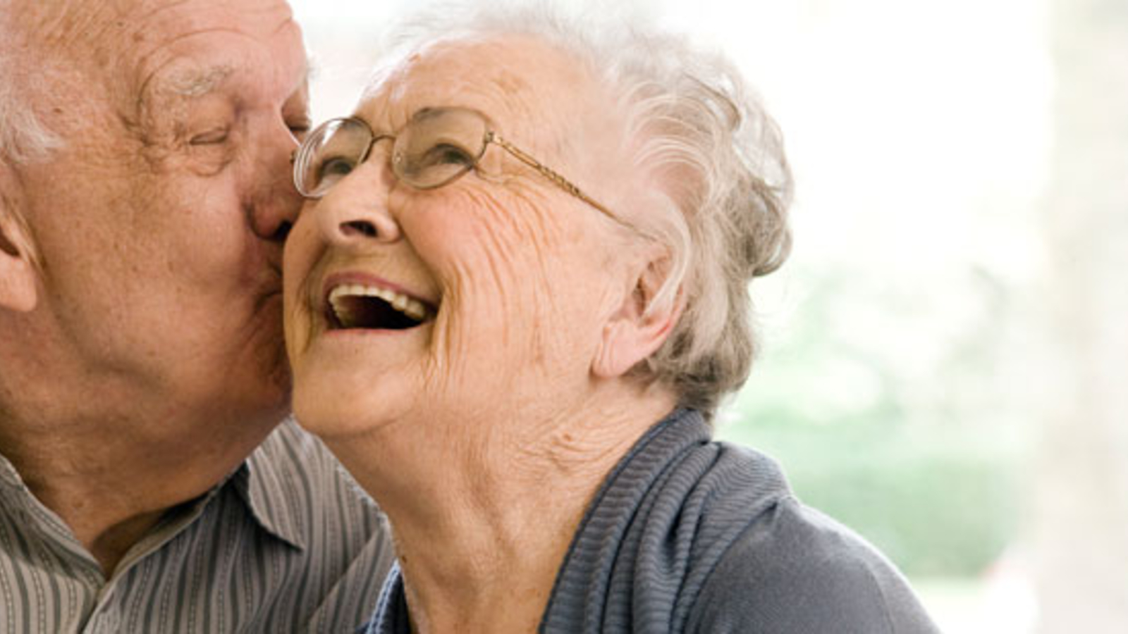 Alte Menschen heutzutage schlauer